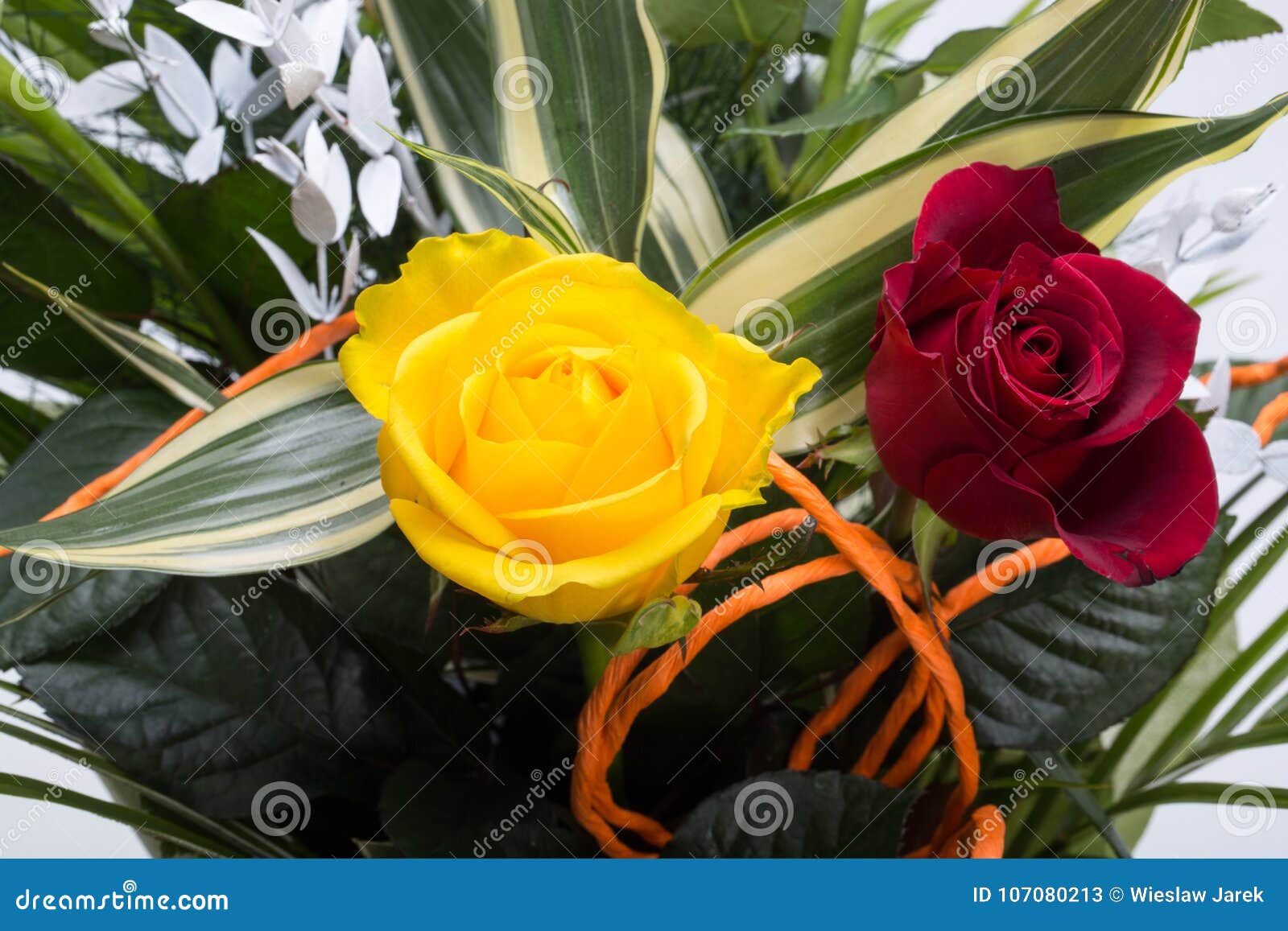 Bouquet Des Roses Multicolores Assorties Image stock - Image du ...