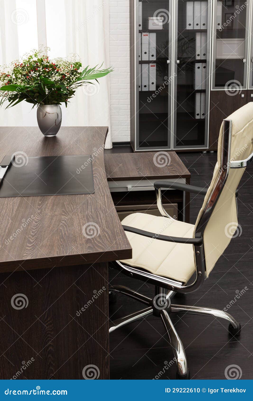 Bouquet of flowers on desk stock photo. Image of color - 29222610