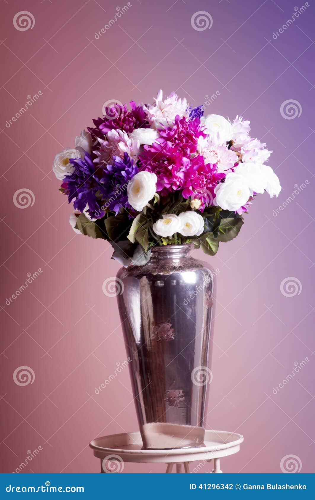 Bouquet of Flowers in a Vase Stock Photo - Image of bouquet, design ...