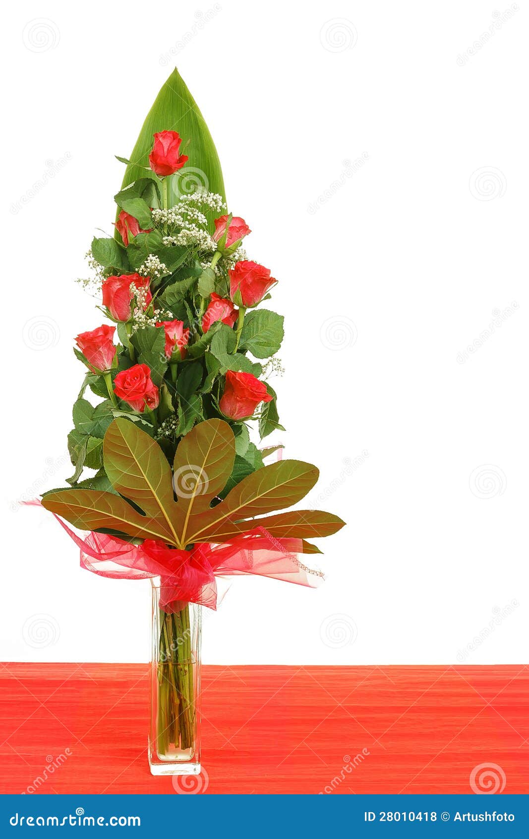 Bouquet of Red Roses in Vase Stock Photo - Image of love, nature: 28010418