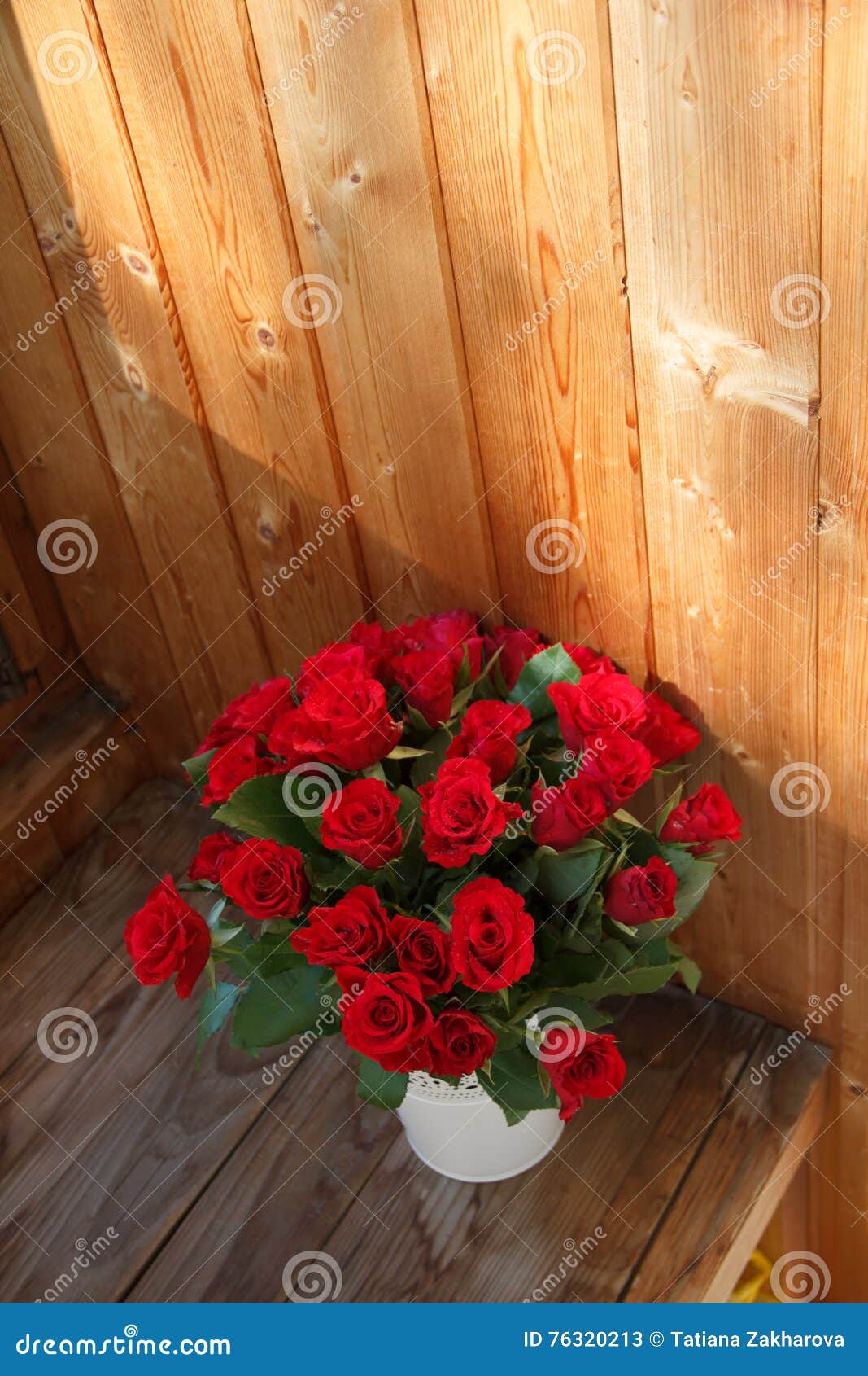 The Bouquet of Red Roses in a Vase Stock Image - Image of wood, texture ...