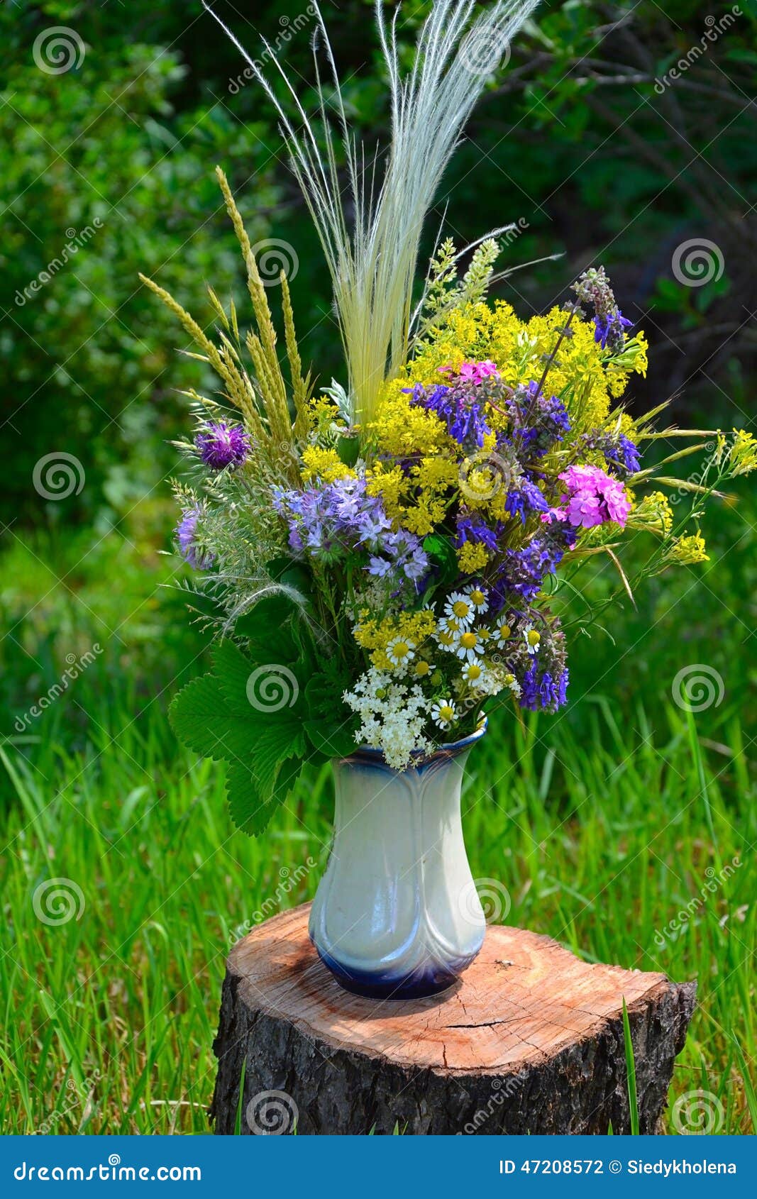 Bouquet of Summer Flowers on a Tree Stump Stock Photo - Image of leaf ...