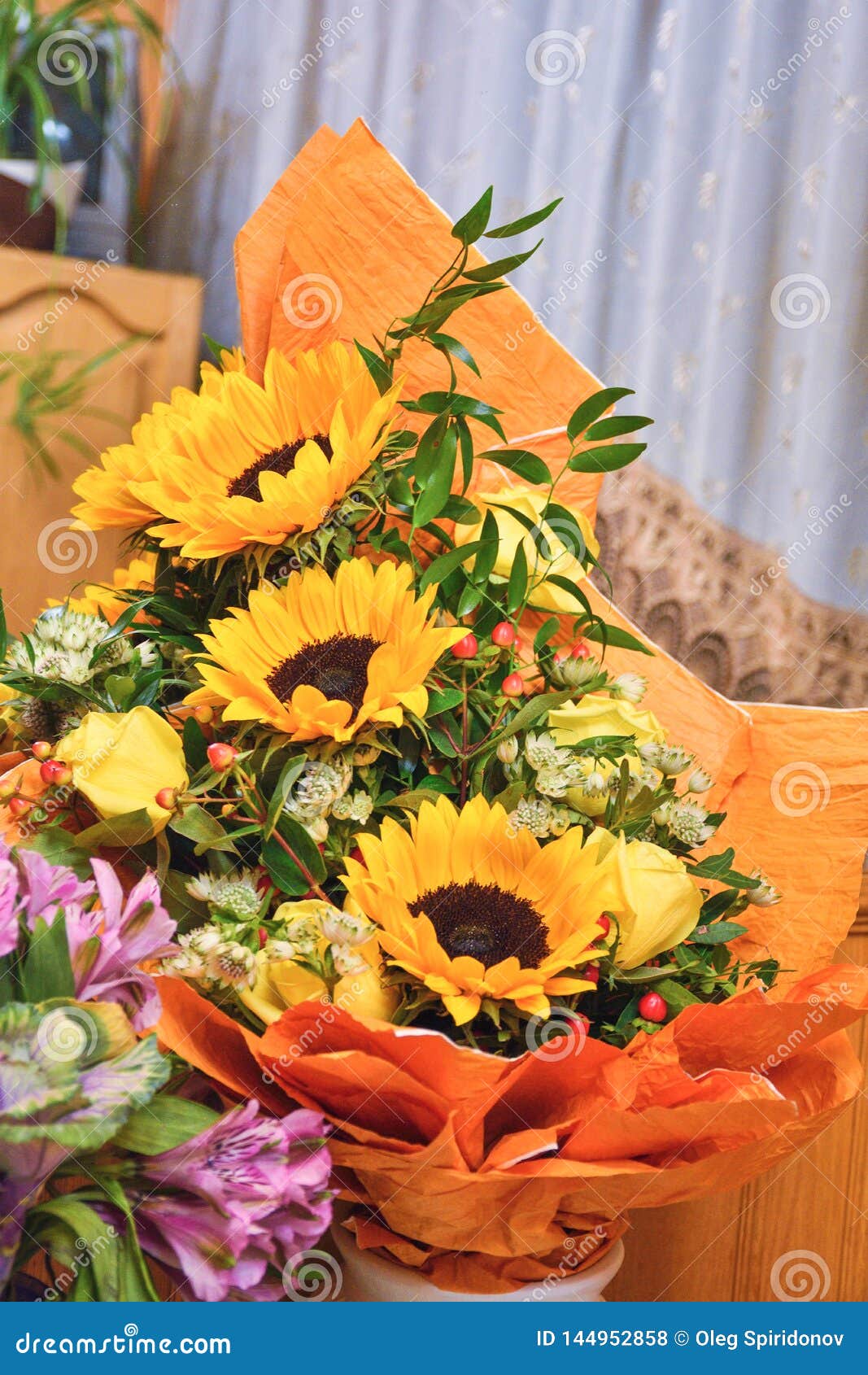 Bouquet of Three Sunflowers Stock Photo - Image of design, three: 144952858