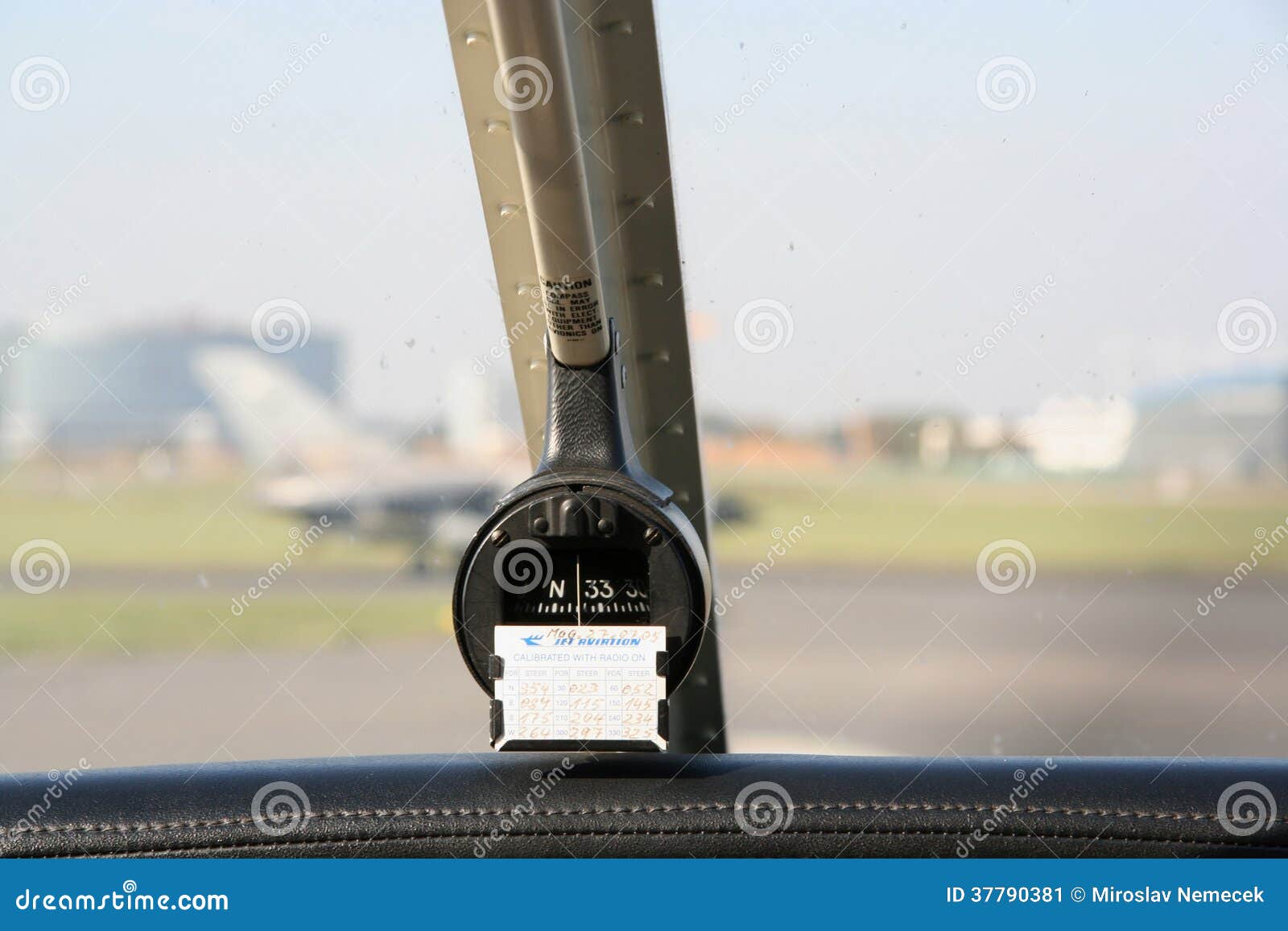 Boussole D'aviation D'avion Image stock - Image du centre, dashboard ...