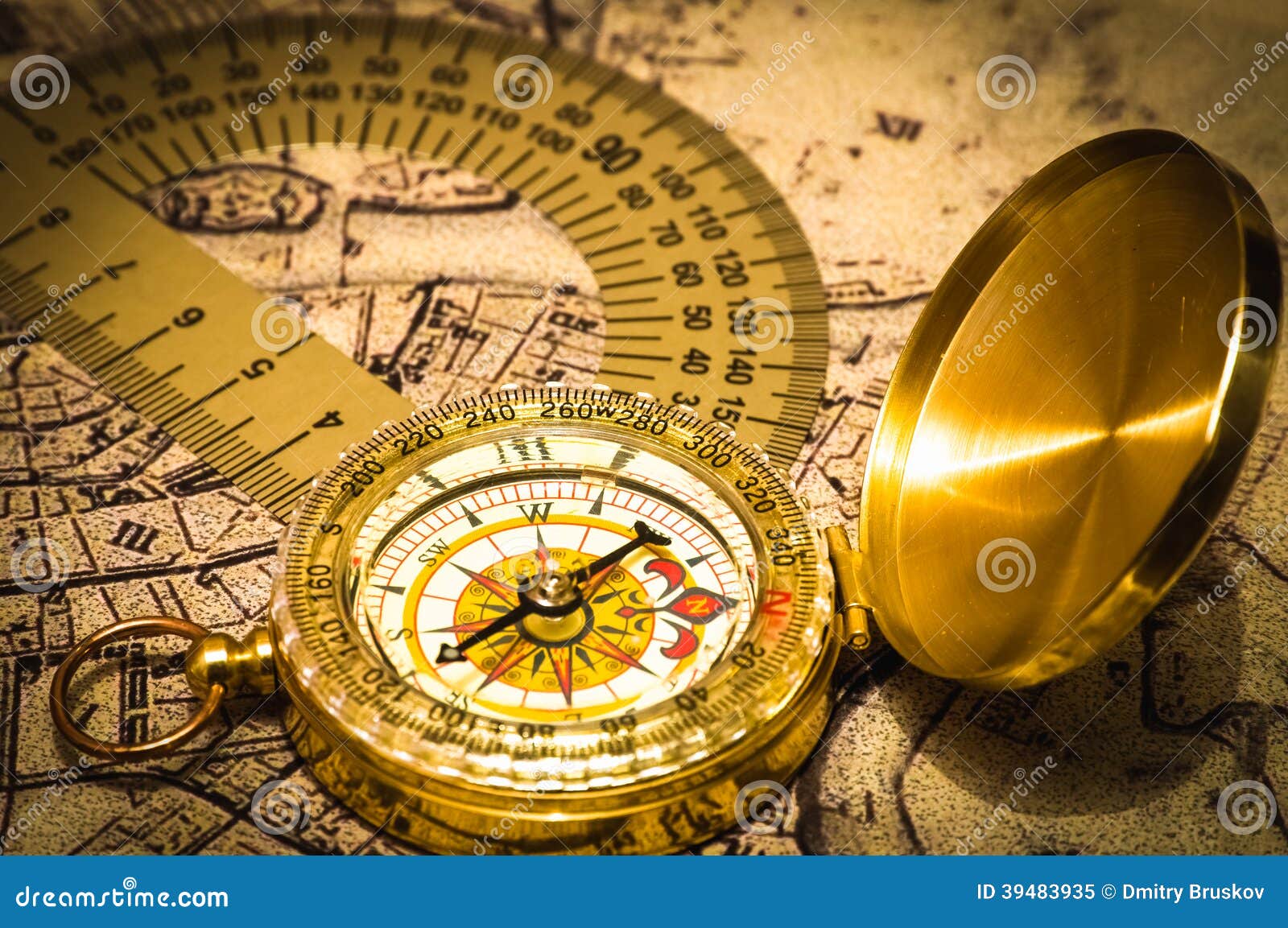 Boussole sur une carte image stock. Image du compas, topographie - 39483935