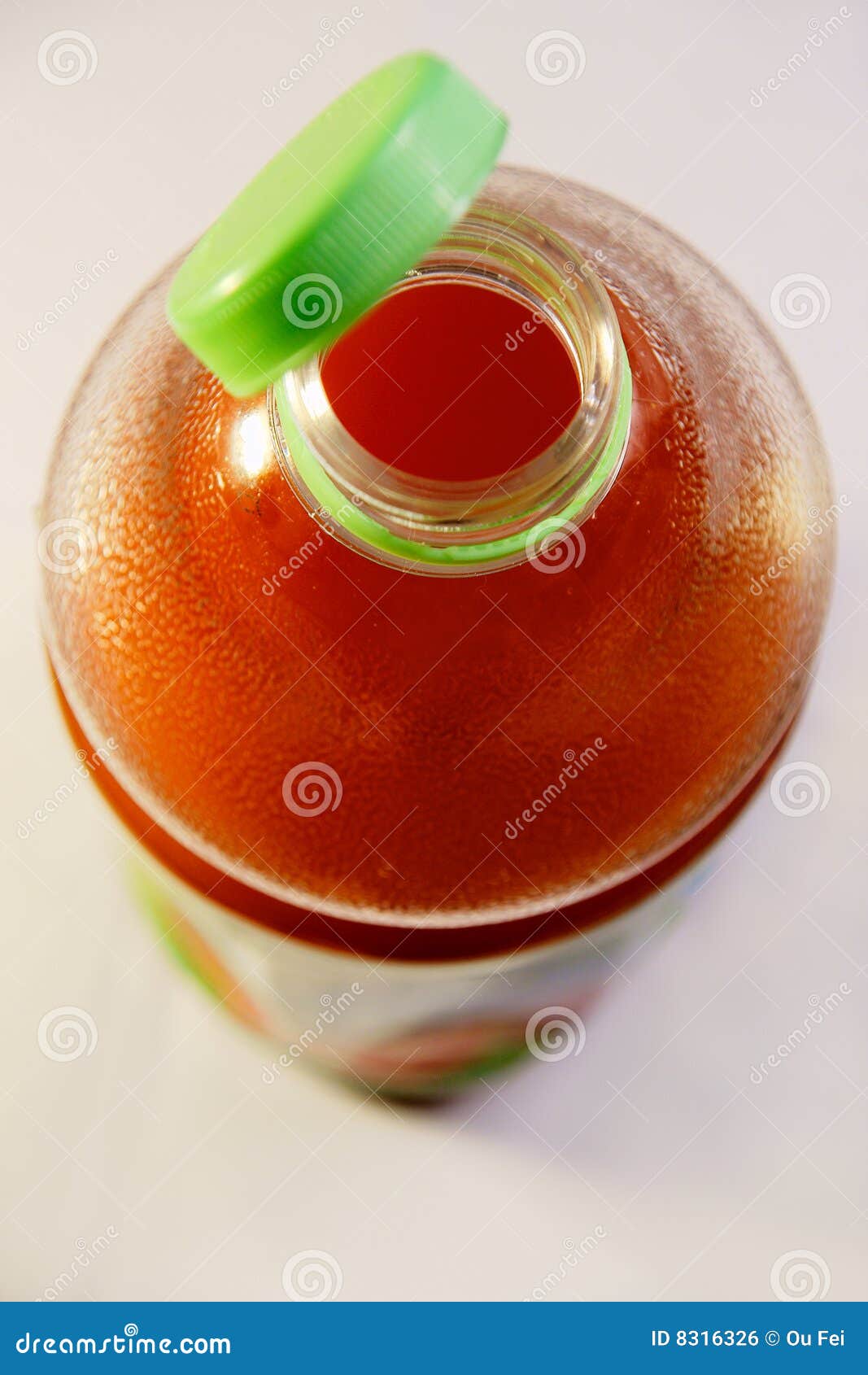 Bouteille de jus de fruit photo stock. Image du cache - 8316326