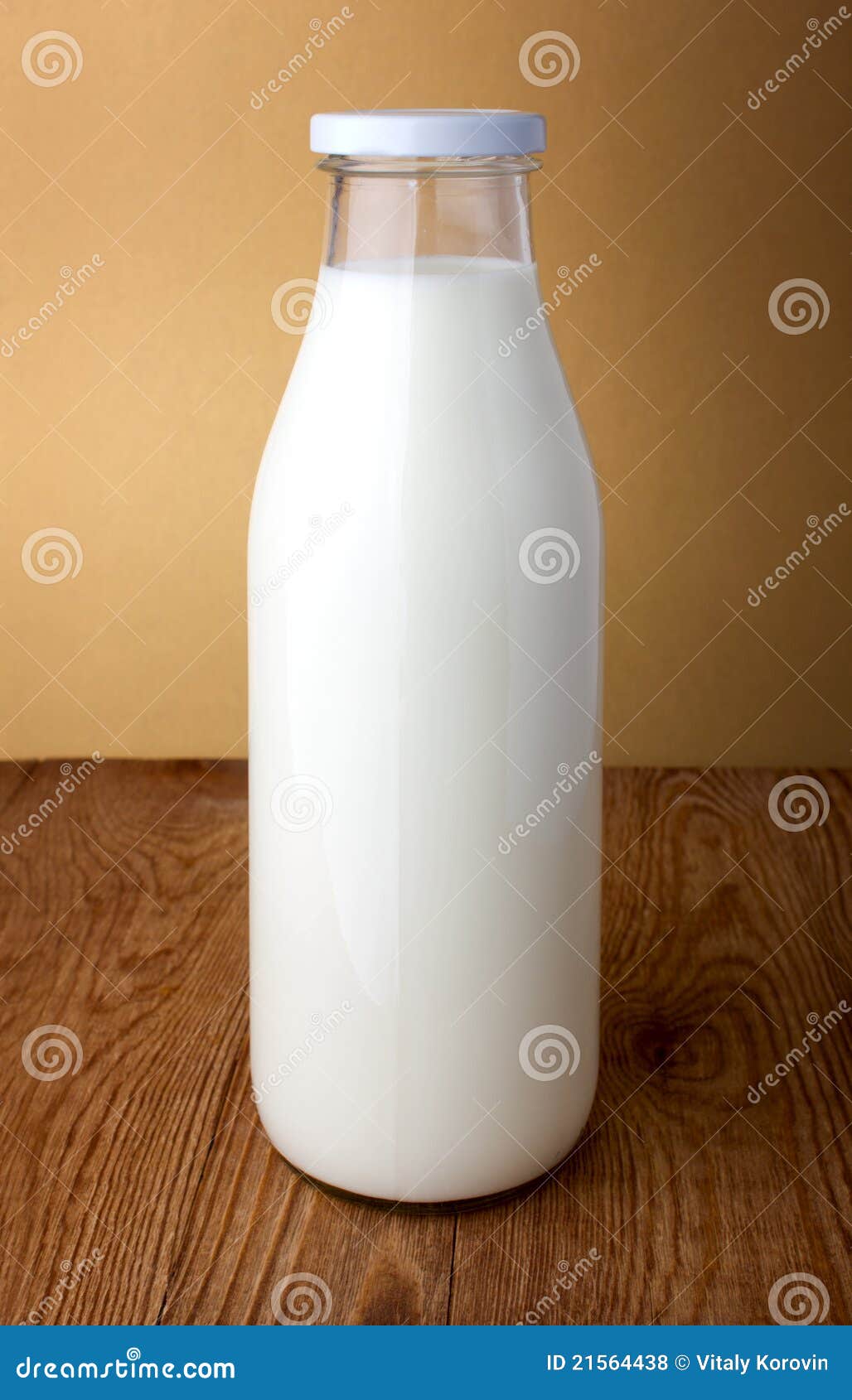 Bouteille de lait photo stock. Image du groupe, boisson - 21564438