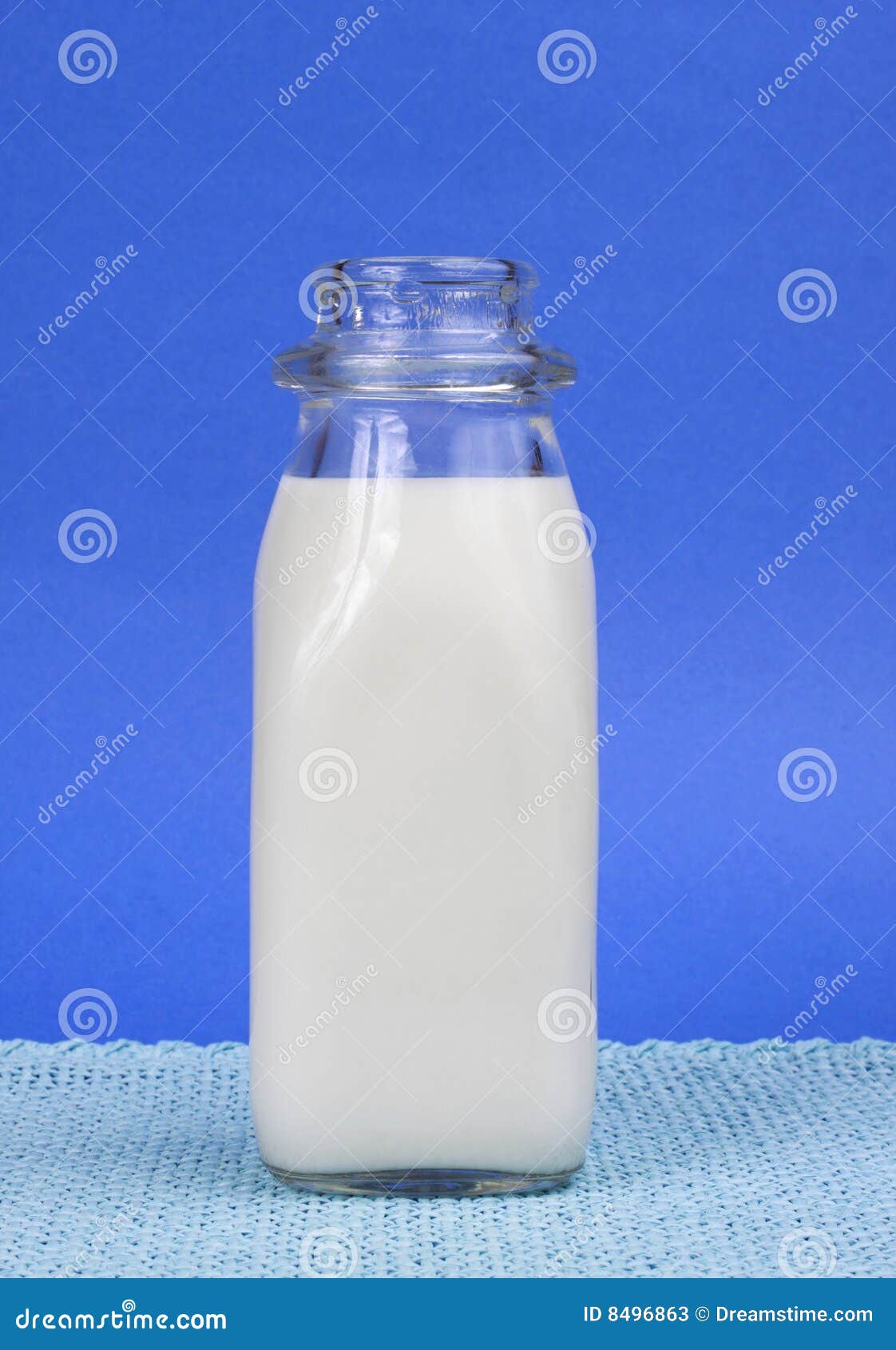 Bouteille de lait image stock. Image du single, drink - 8496863