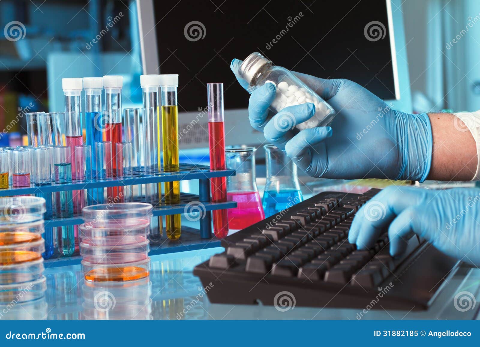 Bouteille Pharmaceutique Et De Pilule Image stock - Image du clinique ...