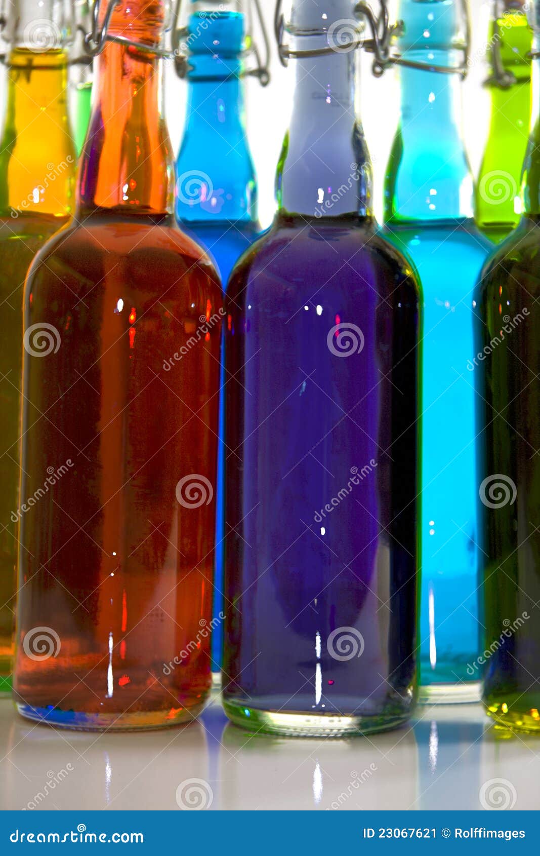 Bouteilles de couleur image stock. Image du bouteille - 23067621