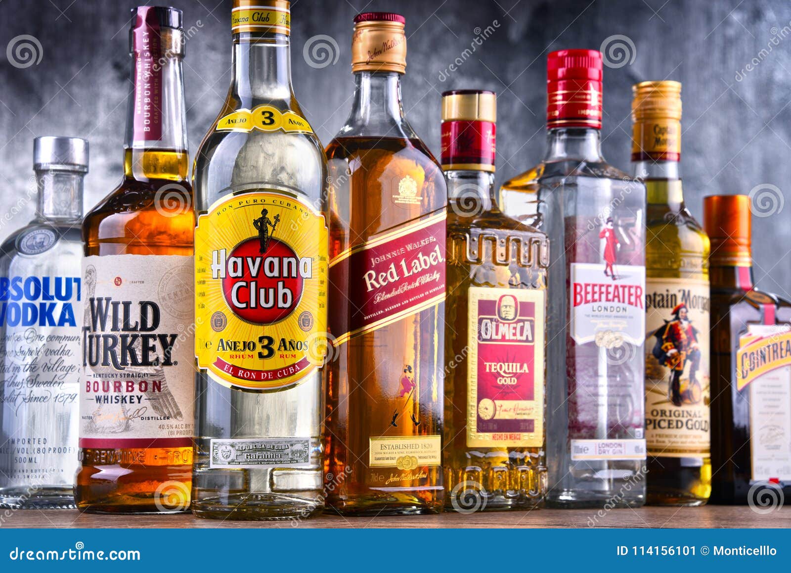 Bouteilles De Marques Globales Assorties De Boisson Alcoolisée Dure ...