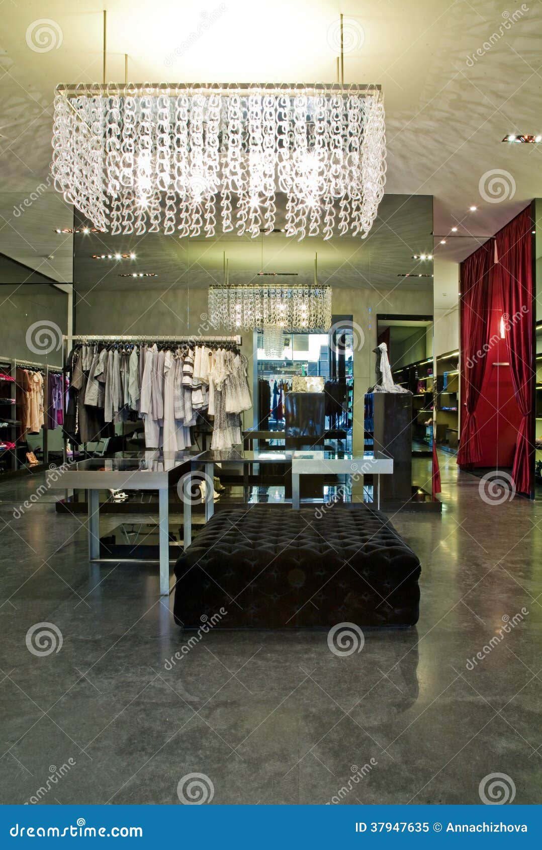 Boutique de moda imagen de archivo. Imagen de interior - 37947635