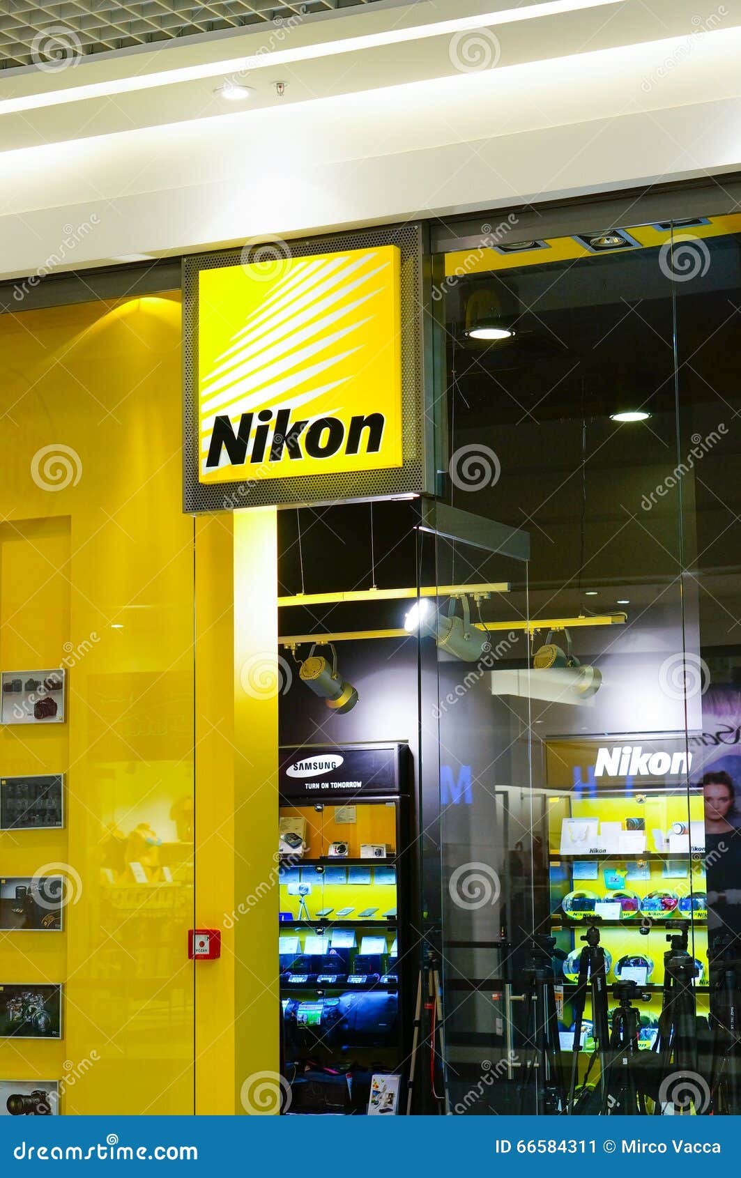 Boutique De Nikon Photo éditorial - Image: 66584311