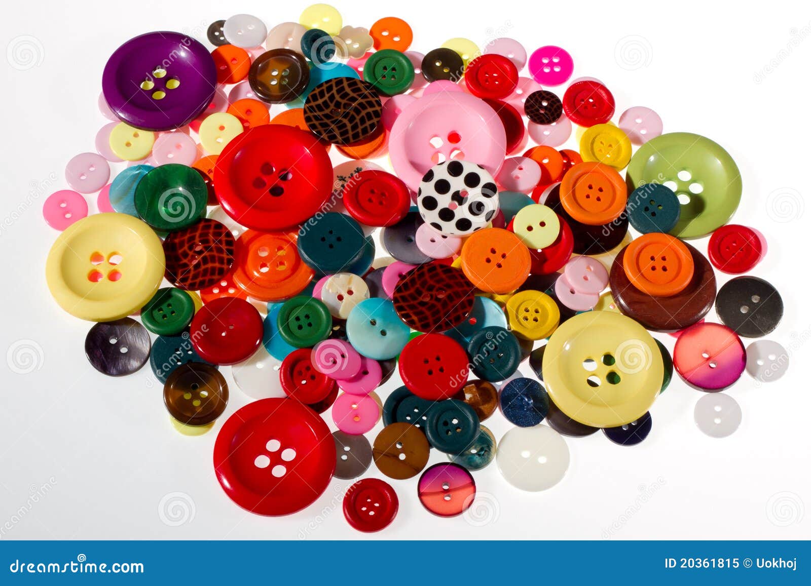 Boutons de couture image stock. Image du bleu, violette - 20361815