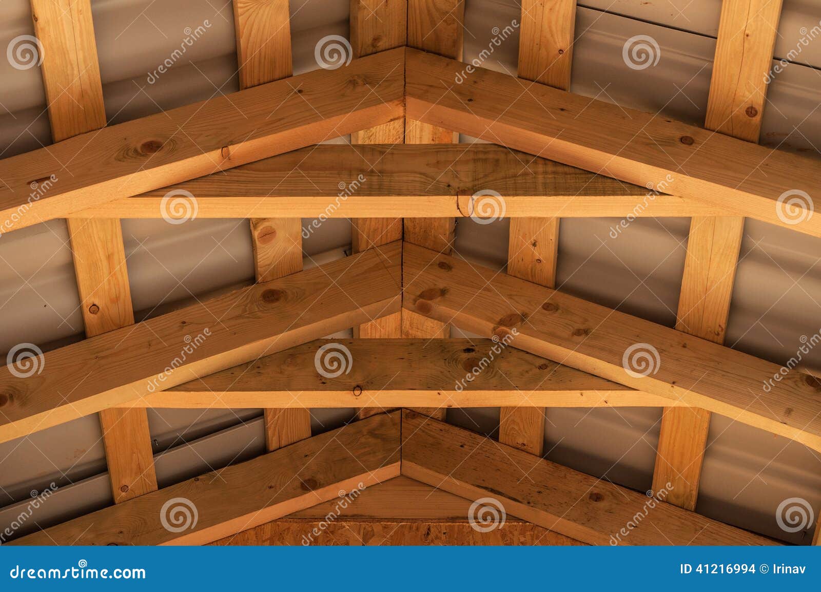 Bouw Van Het Overlappingen De Houten Dak Stock Foto - Image of dakwerk ...