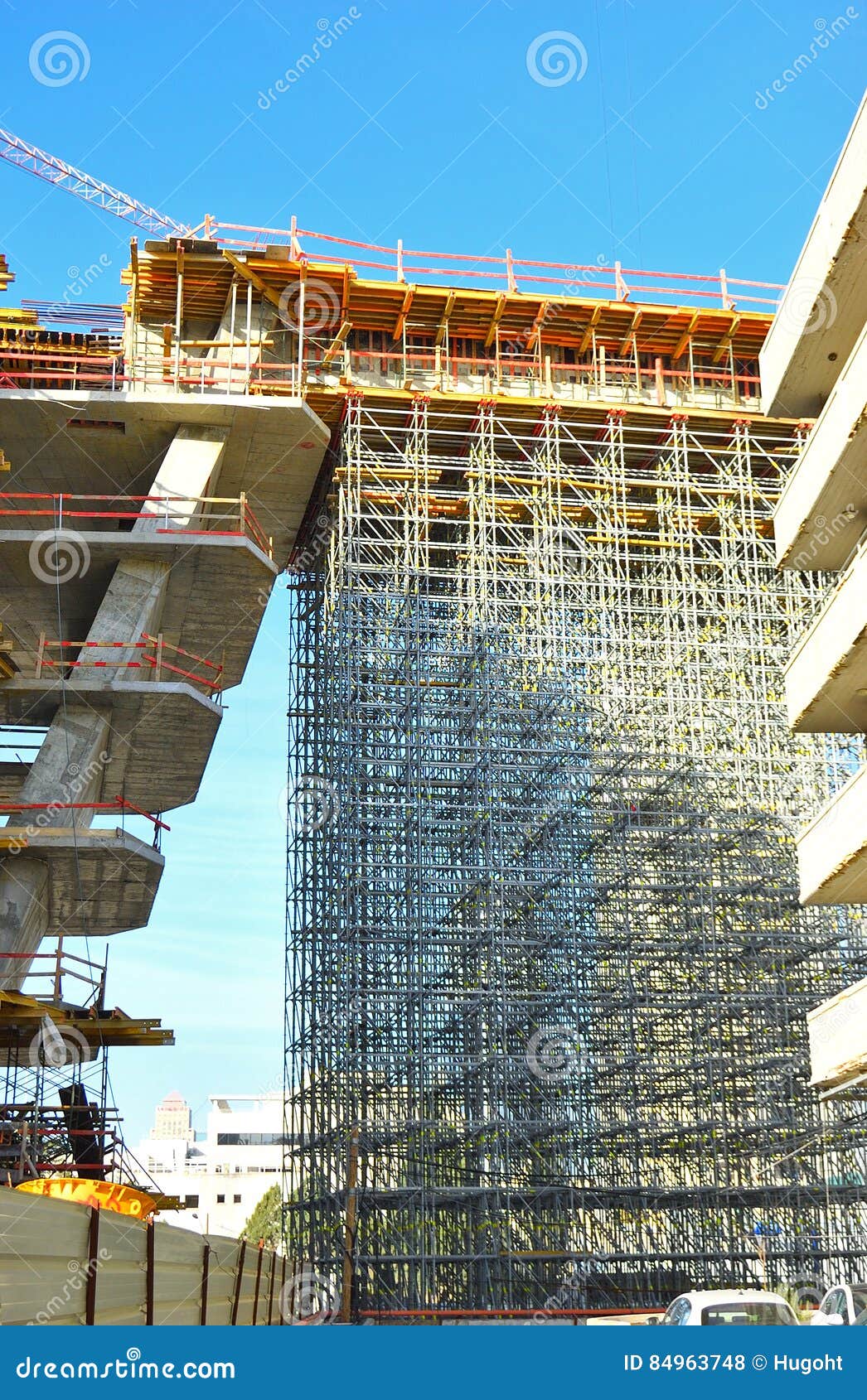 Bouwsteiger stock foto. Image of constructie, apparatuur - 84963748