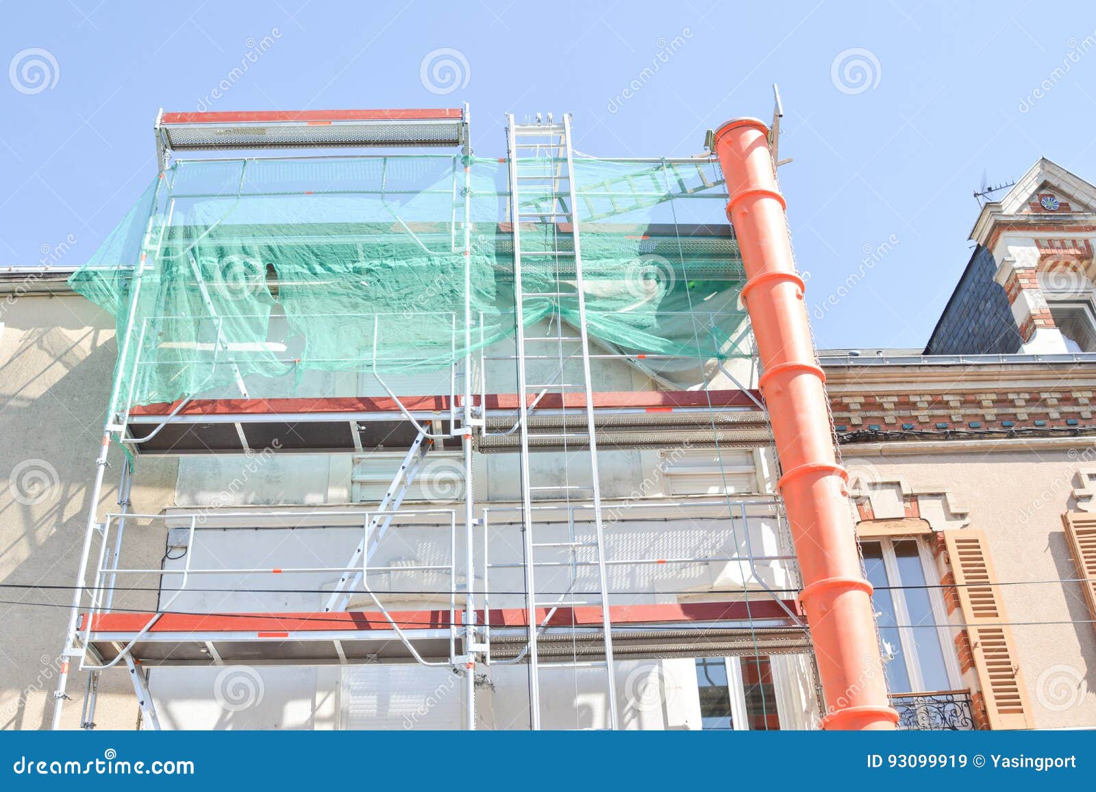 Bouwsteiger Van Een De Bouwvernieuwing Stock Afbeelding - Image of ...