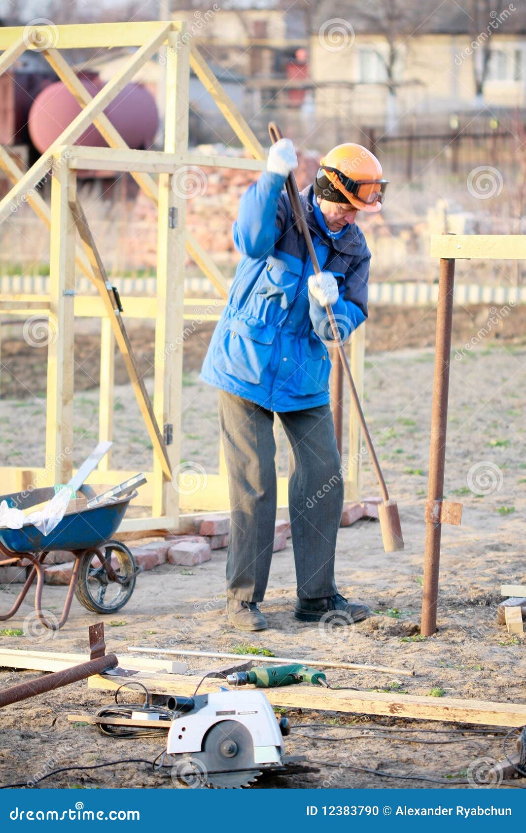 Bouwvakker stock foto. Image of timmerman, werk, hout - 12383790