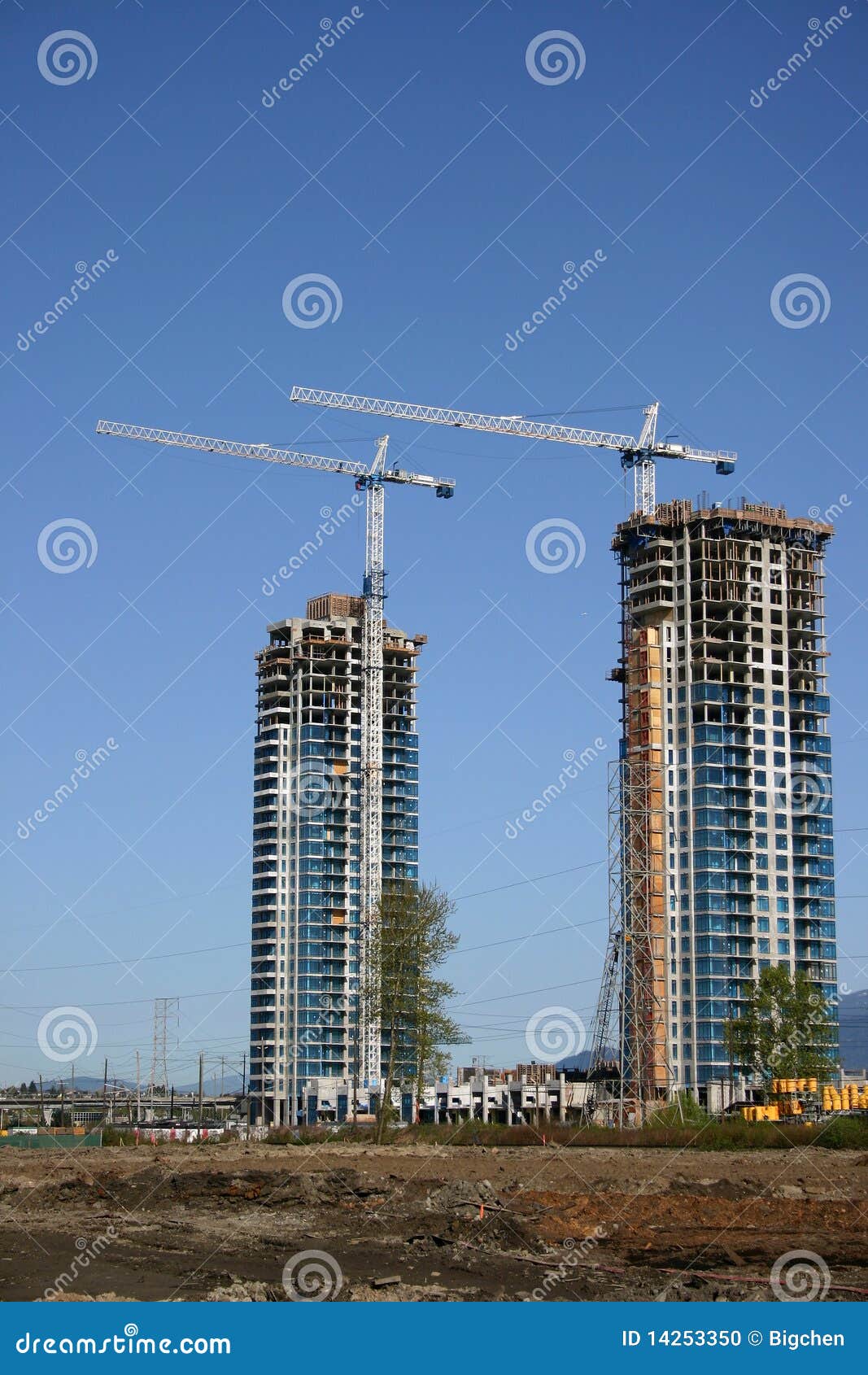 Bouwwerf stock foto. Image of wolk, werk, grond, technologie - 14253350