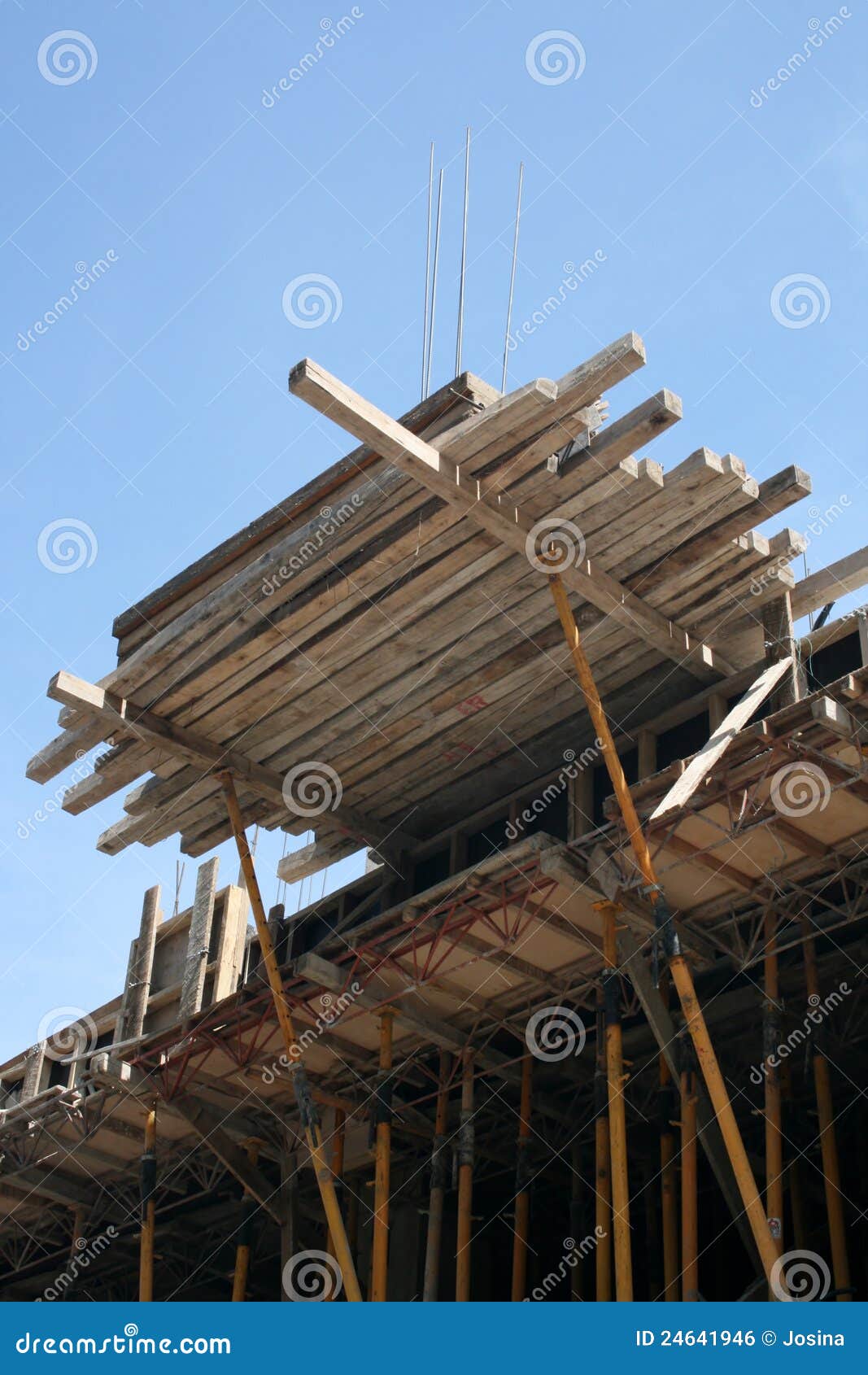 Bouwwerf stock foto. Image of structuur, bouw, stralen - 24641946