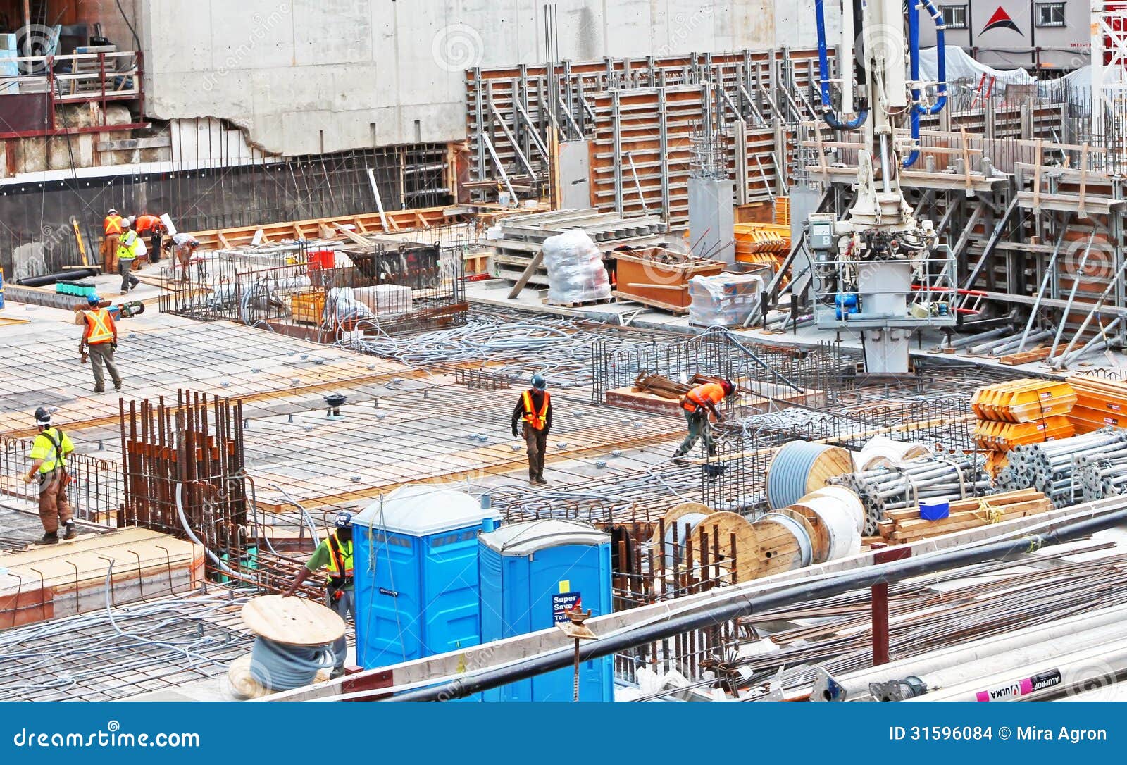 Bouwwerf redactionele stock afbeelding. Image of toronto - 31596084