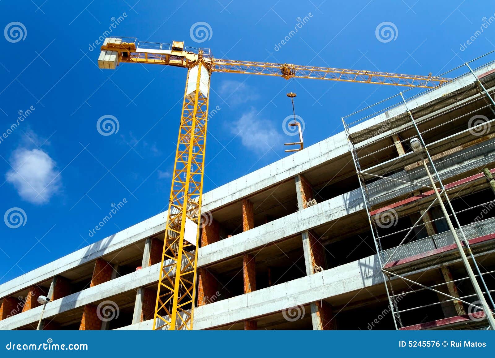 Bouwwerf met kraan stock foto. Image of apparatuur, zaken - 5245576