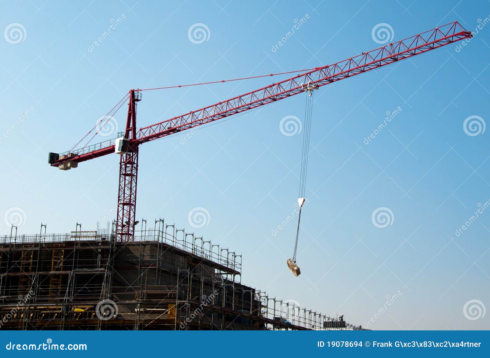 Bouwwerf Met Kraan En De Bouw Stock Foto - Image of zaken, gebouw: 19078694