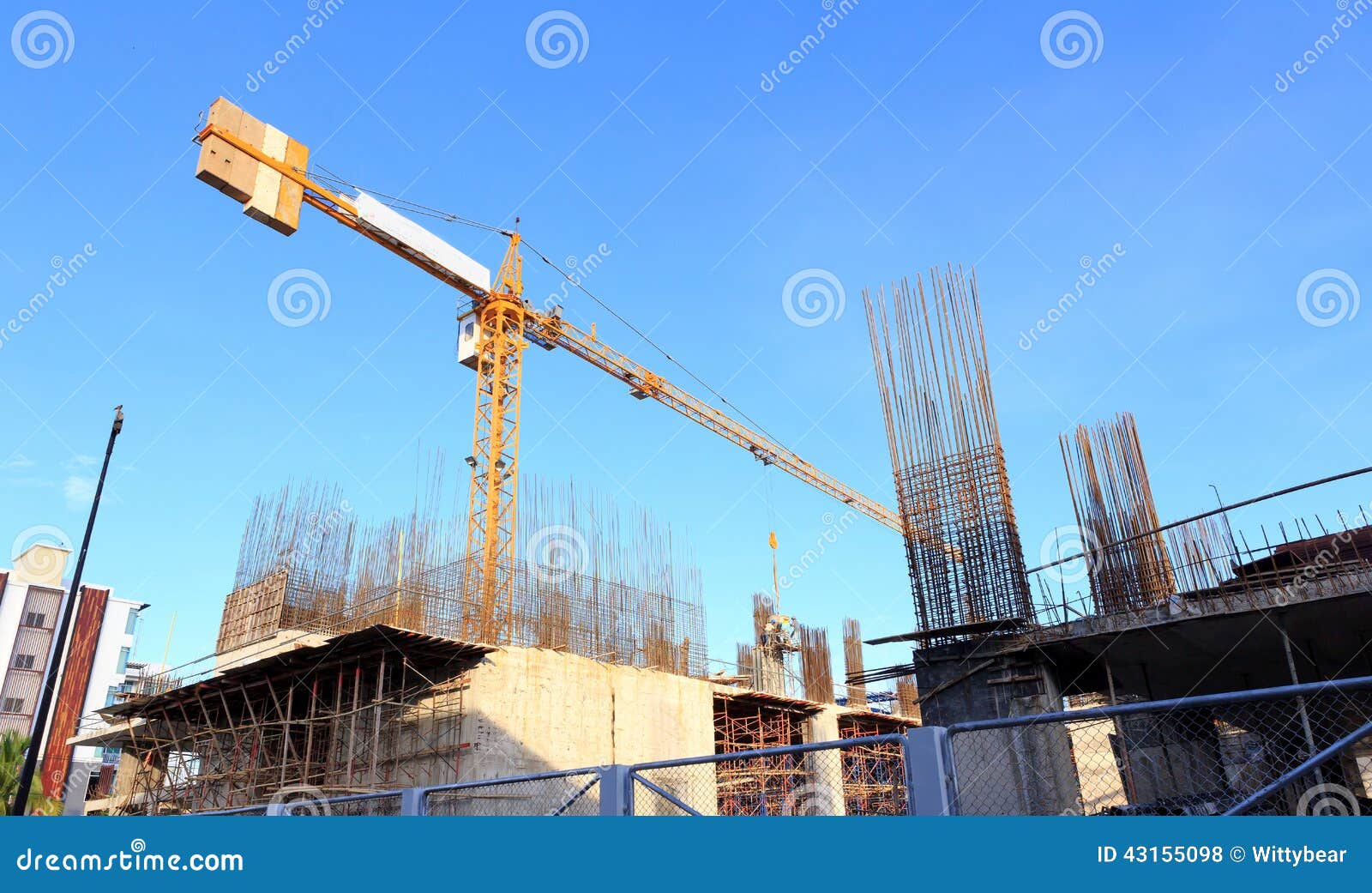 Bouwwerf Met Kranen Het Werken Stock Foto - Image of staal ...