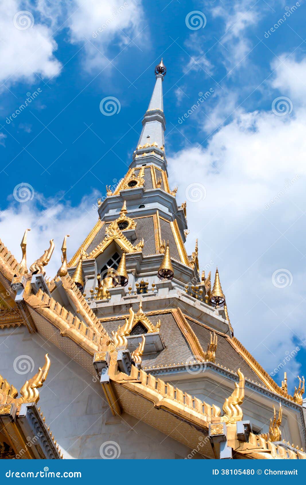 Bovenkant Van Dak Thaise Tempel Stock Foto - Image of historisch, goud ...