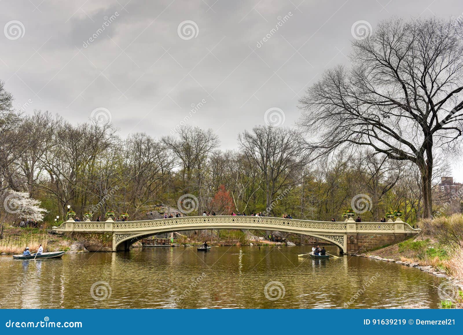 Bow Bridge - Central Park editorial stock image. Image of travel - 91639219
