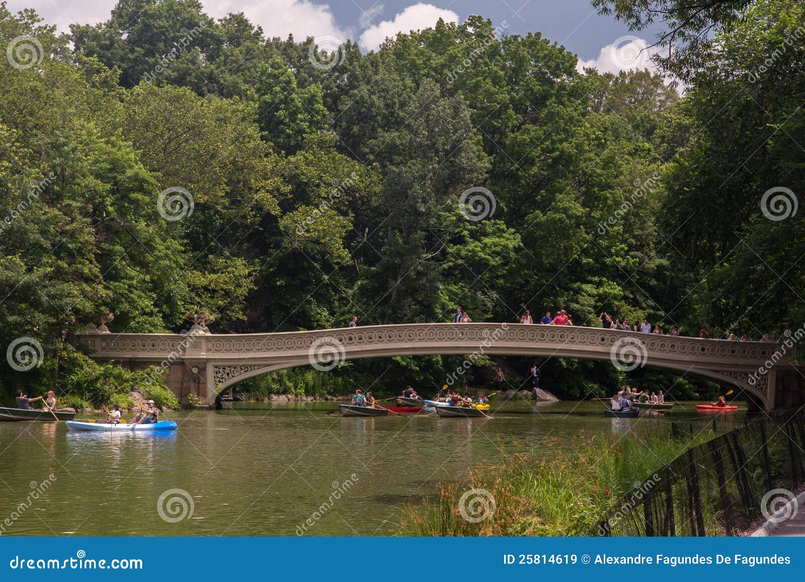 Bow Bridge Central Park New York City Editorial Stock Image - Image of ...