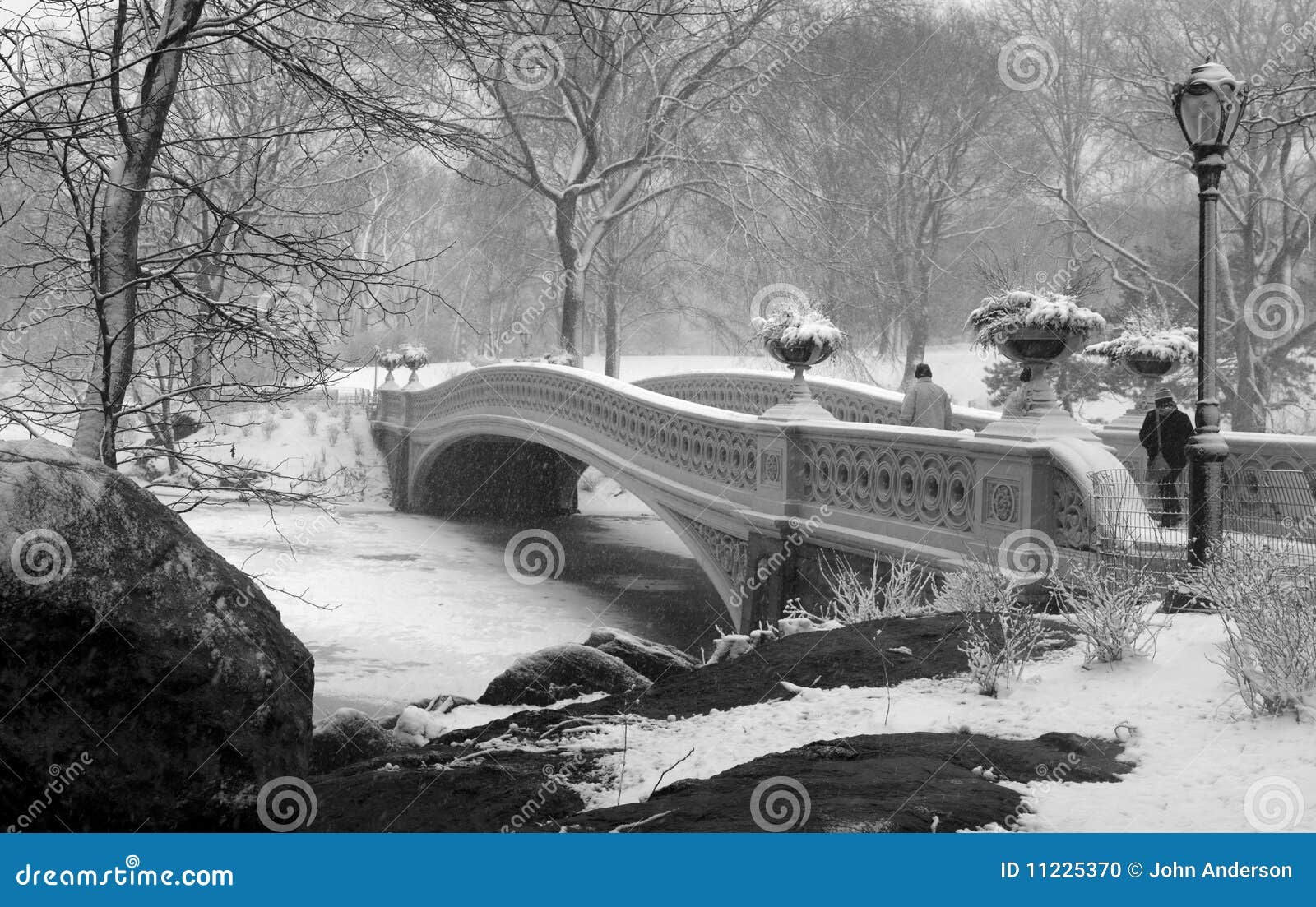 Bow Bridge after Snow Storm Stock Photo - Image of winter, snow: 11225370