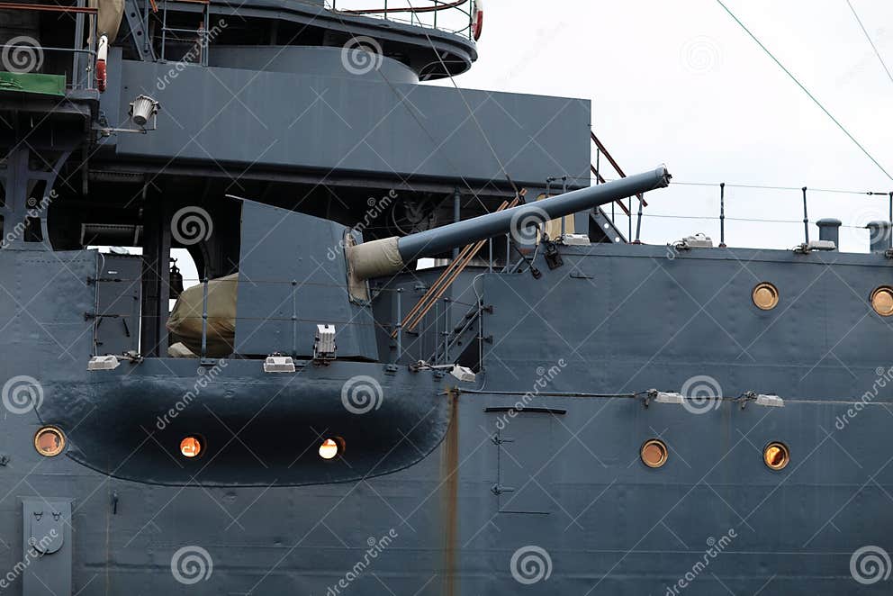 Bow-gun of Aurora cruiser stock image. Image of marine - 21975135