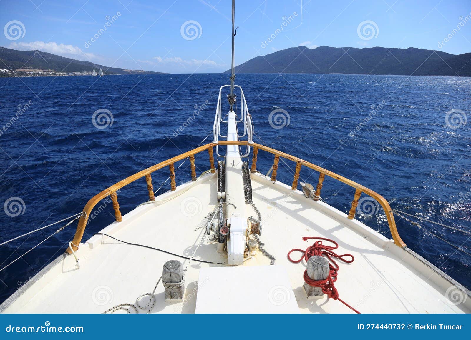 Bow of Sailing Boat Navigating in the Sea. Editorial Photography ...