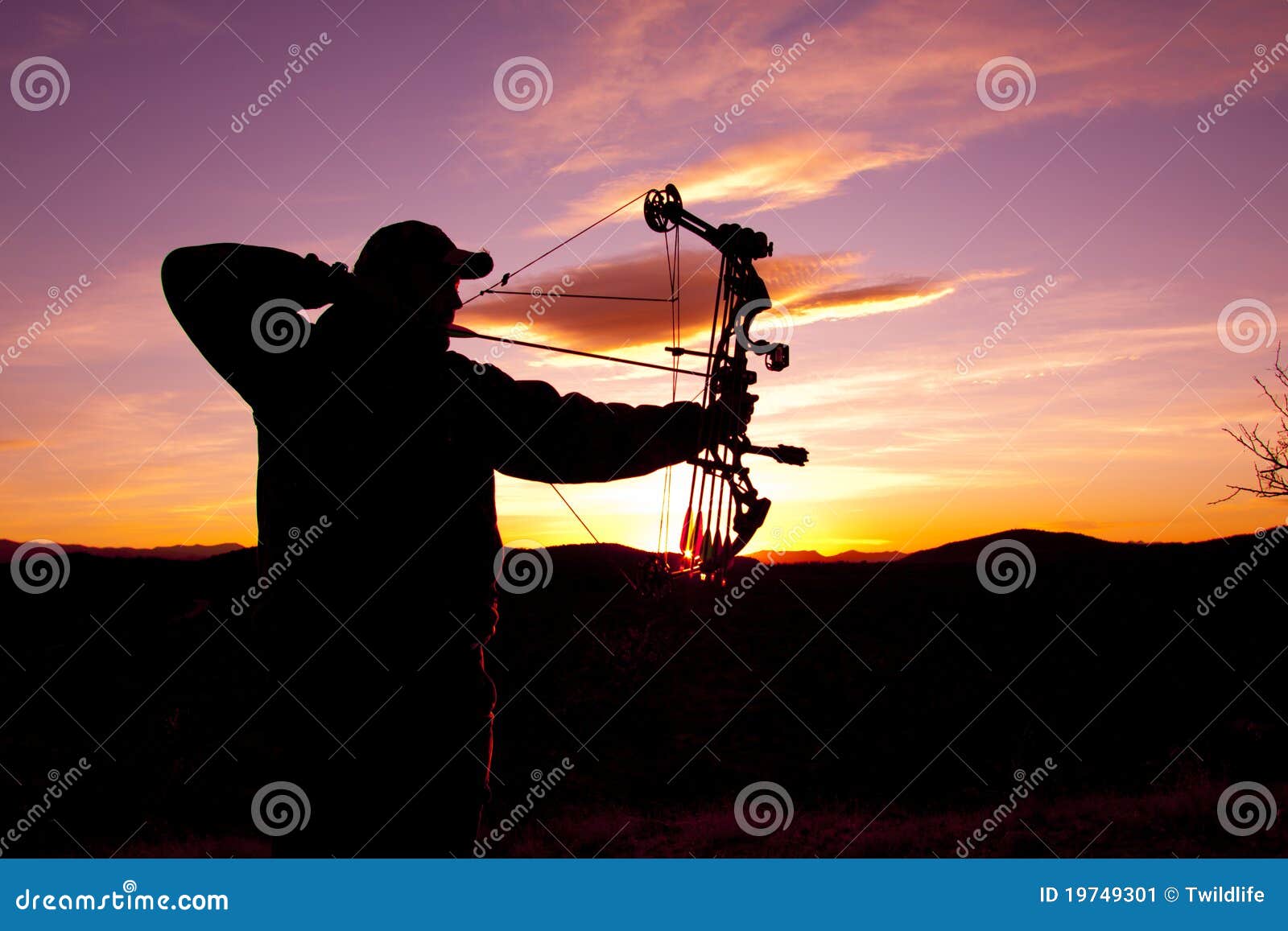 Bowhunter in Sunset stock image. Image of hunt, bowhunter - 19749301