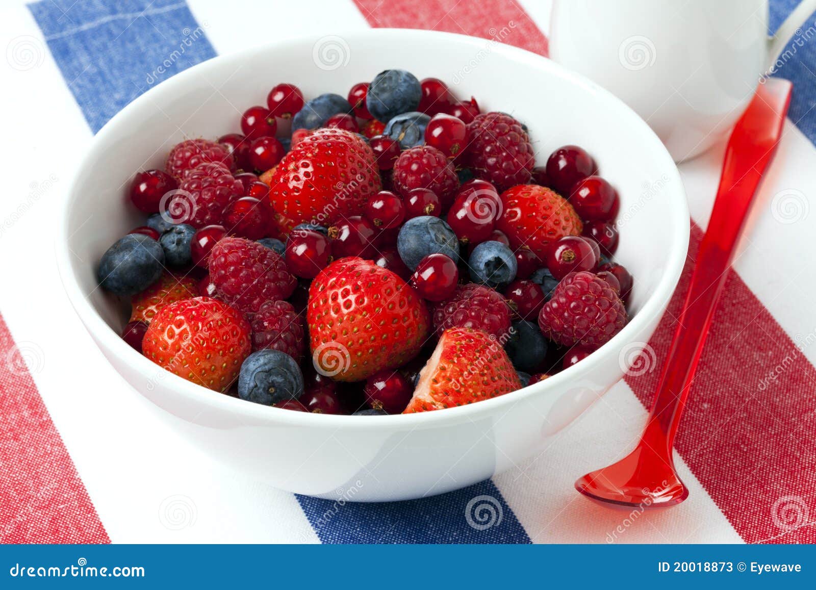 Bowl of berry fruit stock image. Image of ripe, variety - 20018873
