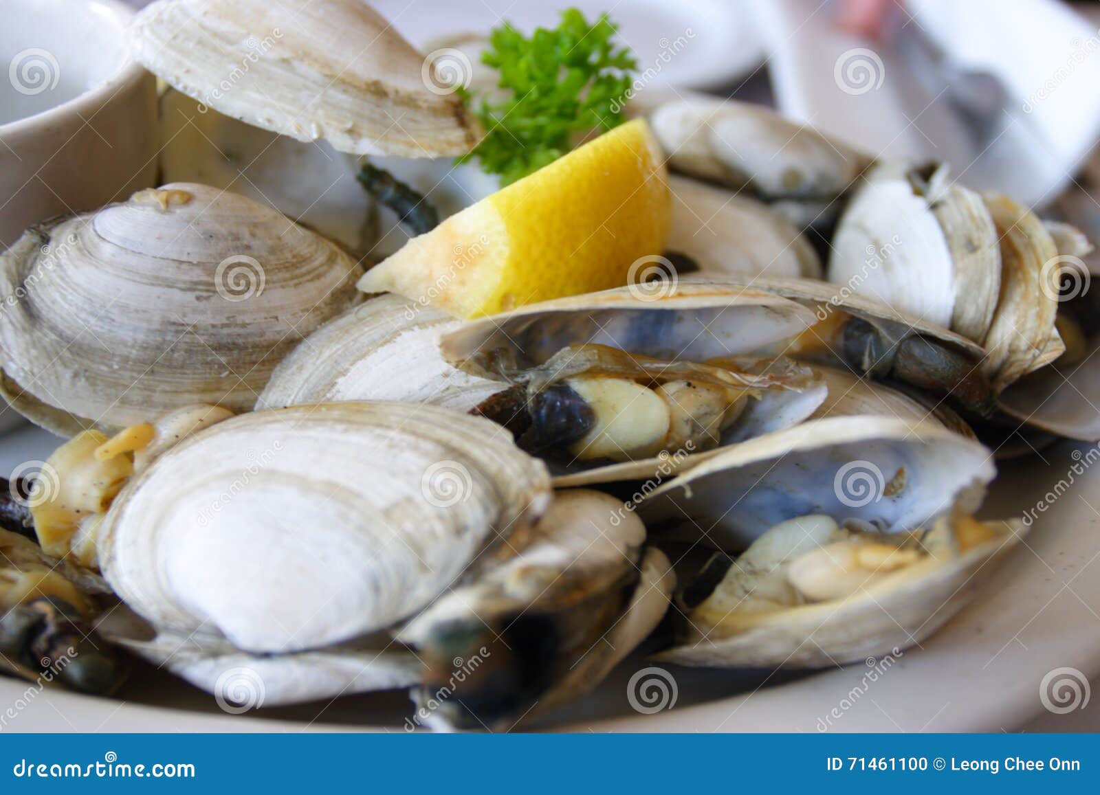 Bowl of Delicious Fresh Steamer Clams with Lemon and Broth Stock Photo ...