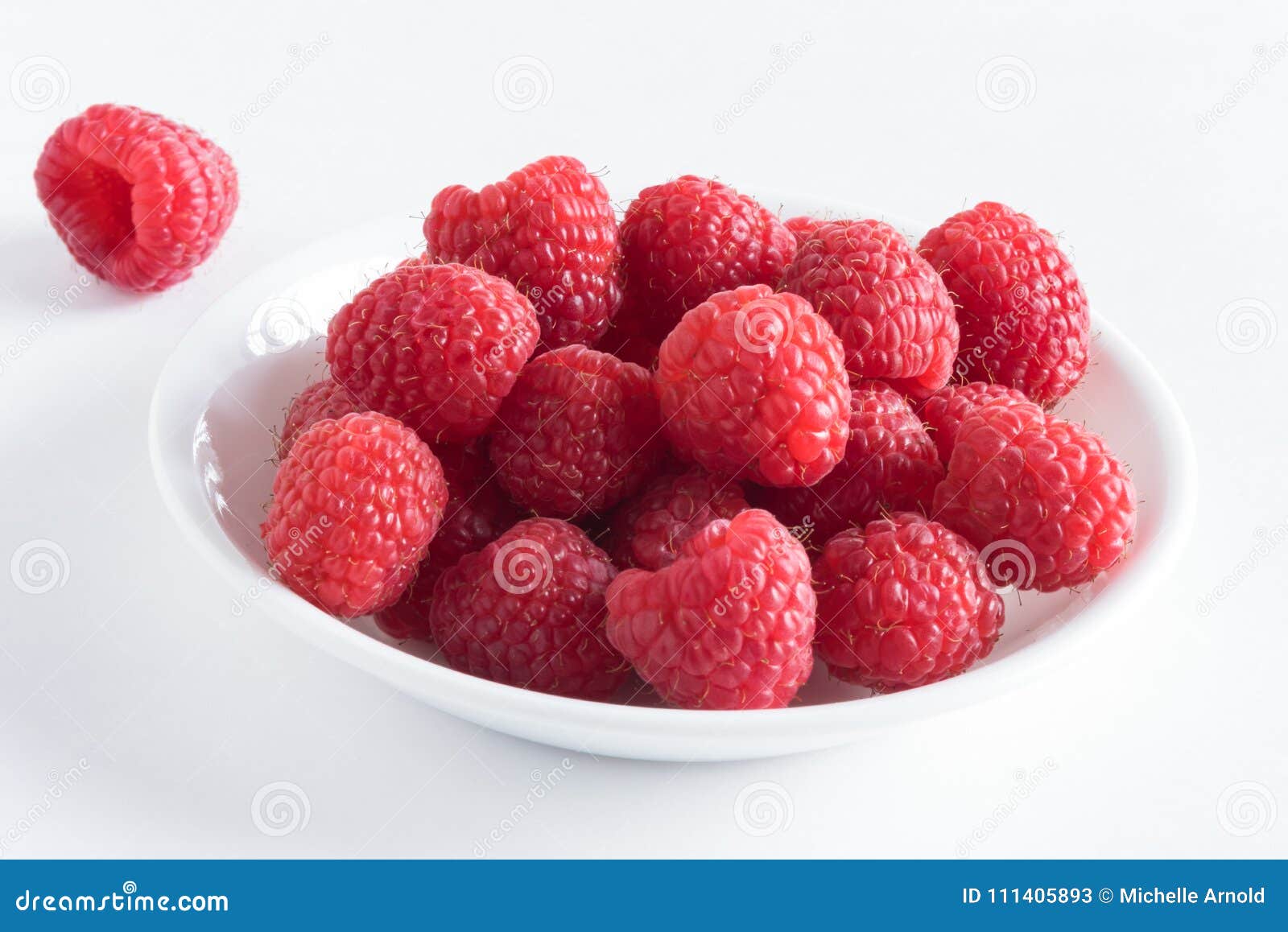 A Bowl of Fresh Raspberries Stock Image - Image of full, background ...