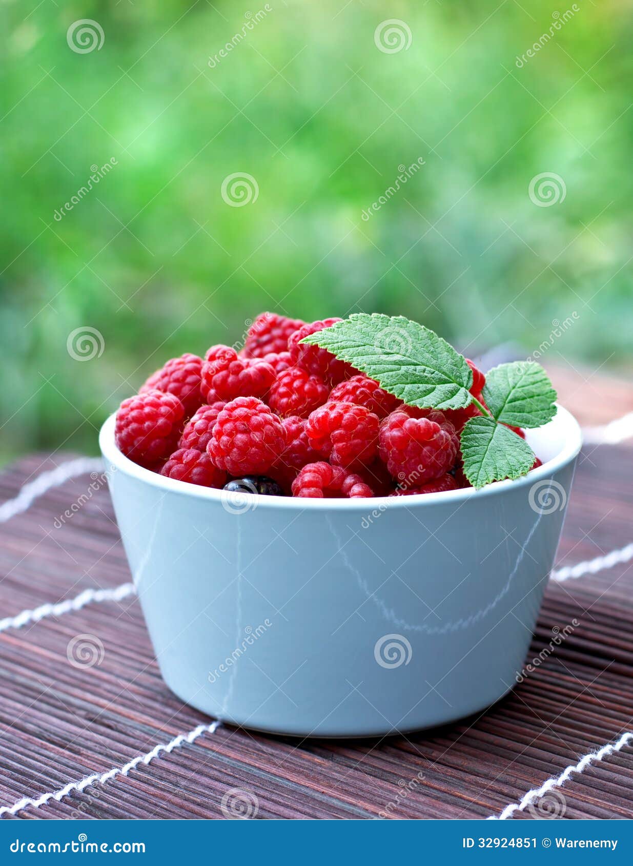 Bowl with fresh raspberry stock image. Image of ingredient - 32924851