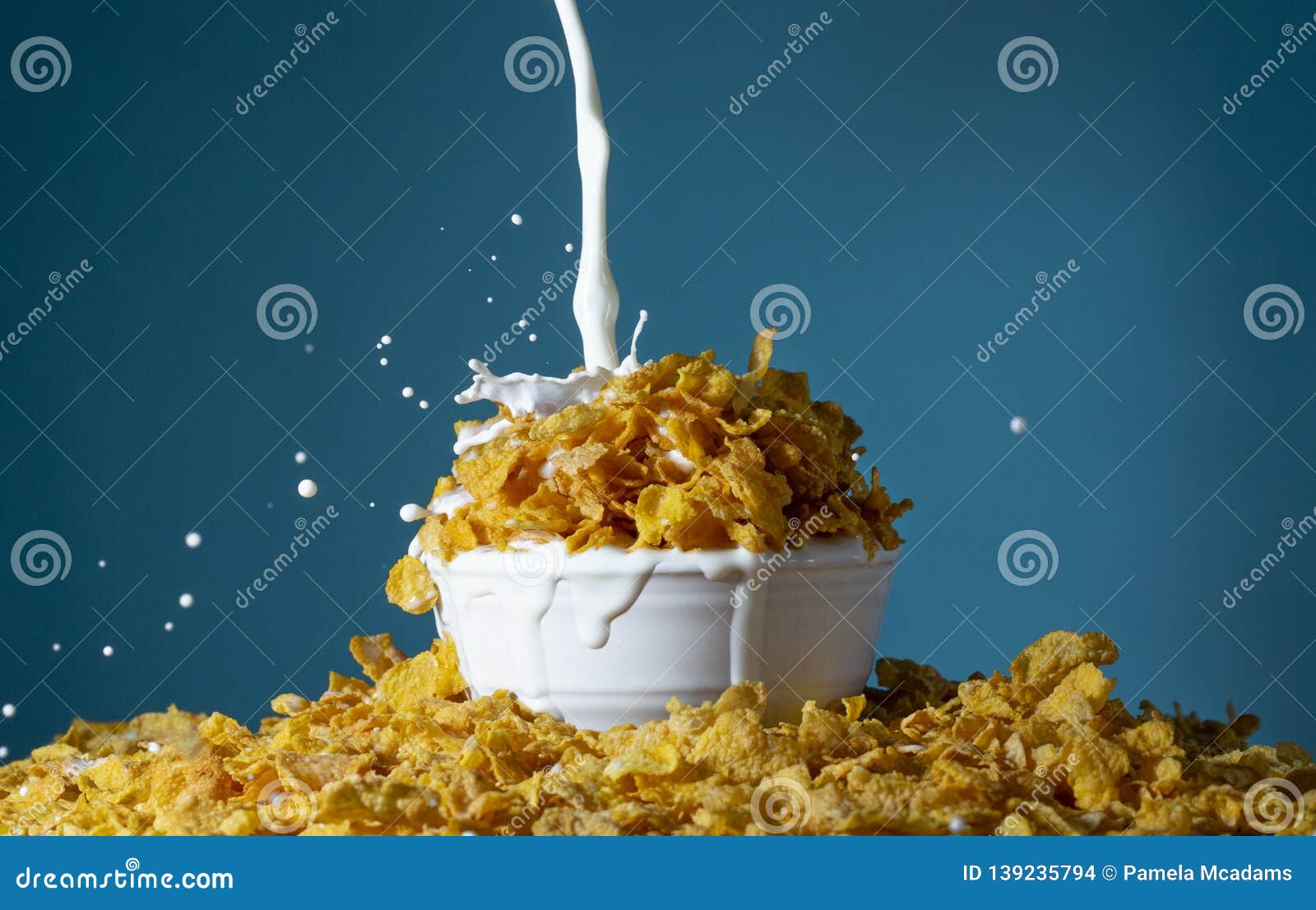 Bowl of Healthy Corn Flakes with Splashing Milk for Breakfast Stock ...