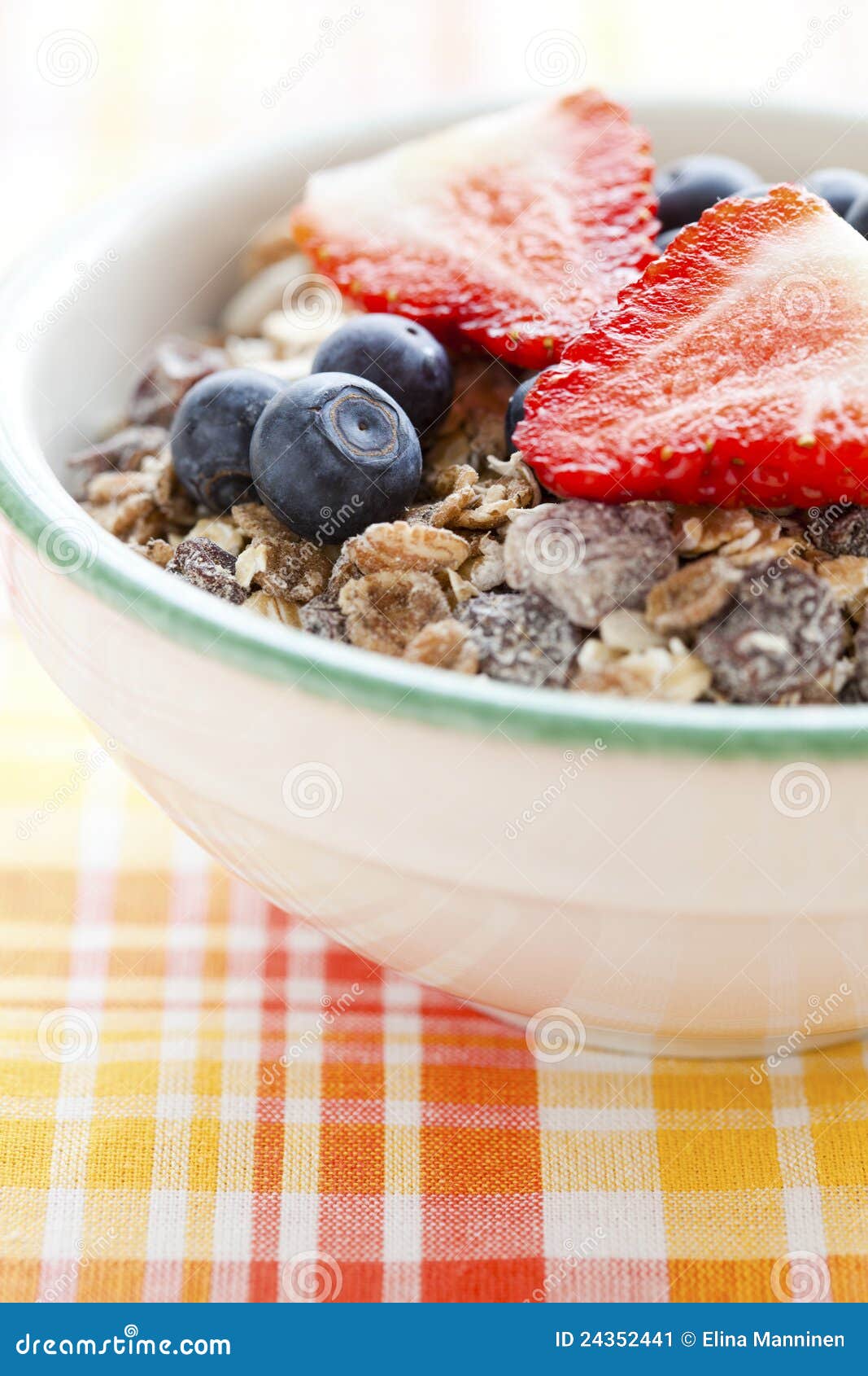 Bowl of muesli and berries stock image. Image of blueberry - 24352441