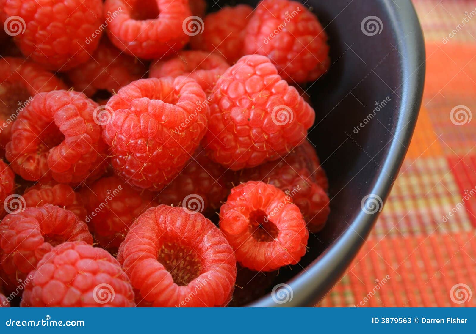 Bowl of ripe raspberries stock image. Image of food, ripened - 3879563