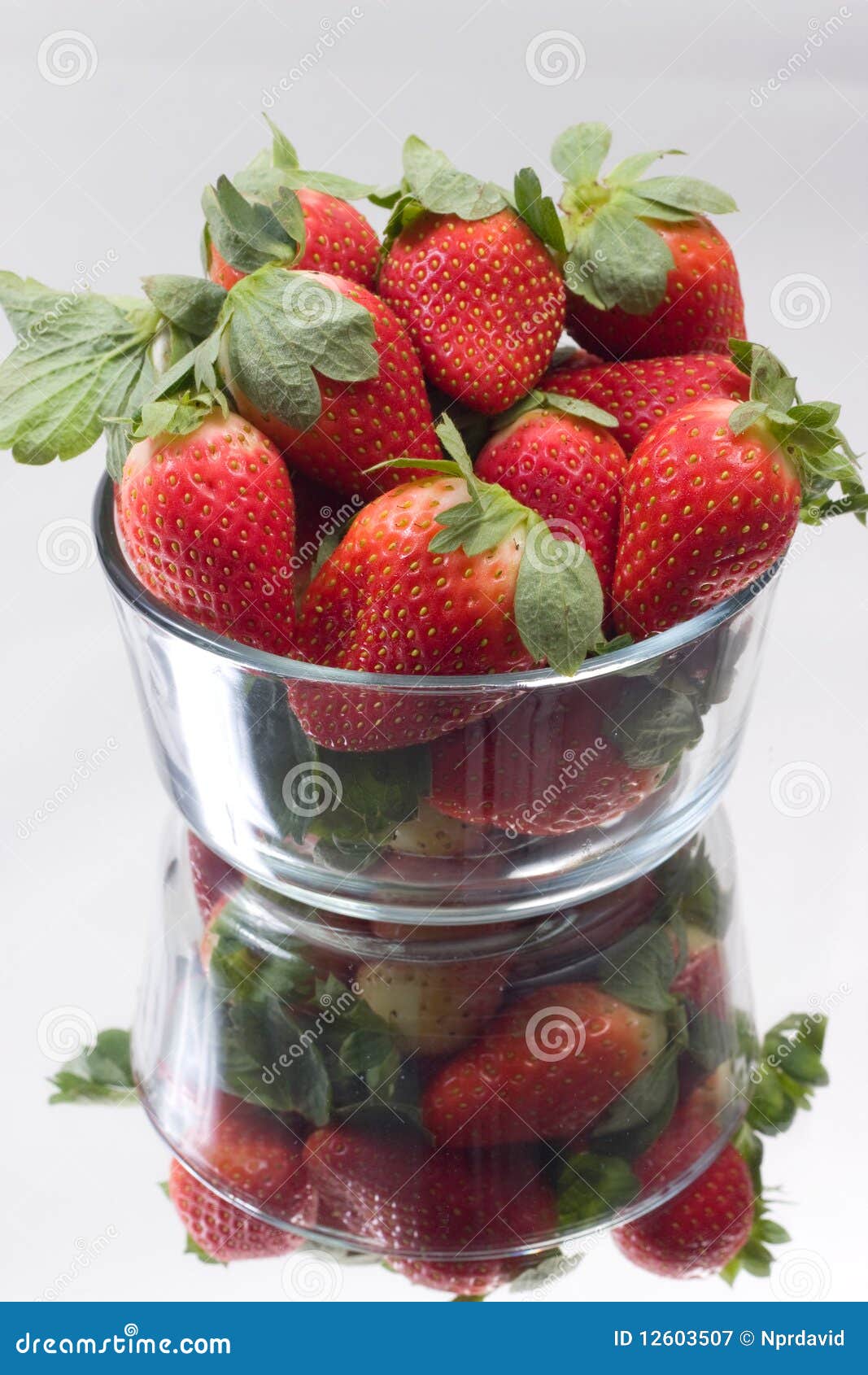 Bowl of strawberries stock image. Image of green, fruit - 12603507
