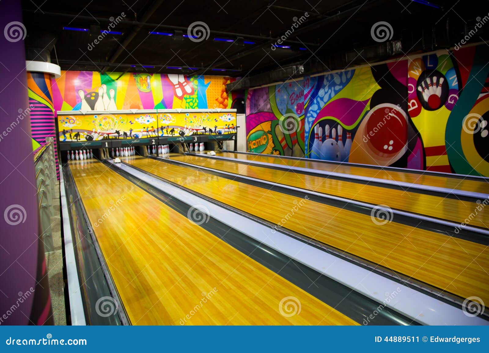 Bowling center editorial photo. Image of euro, inside - 44889511