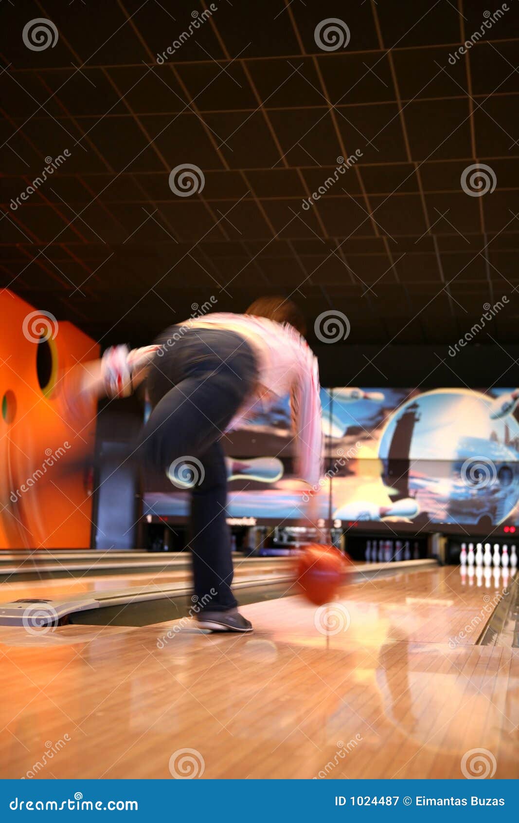 Bowling de bolo imagen de archivo. Imagen de liga, oscurecer - 1024487