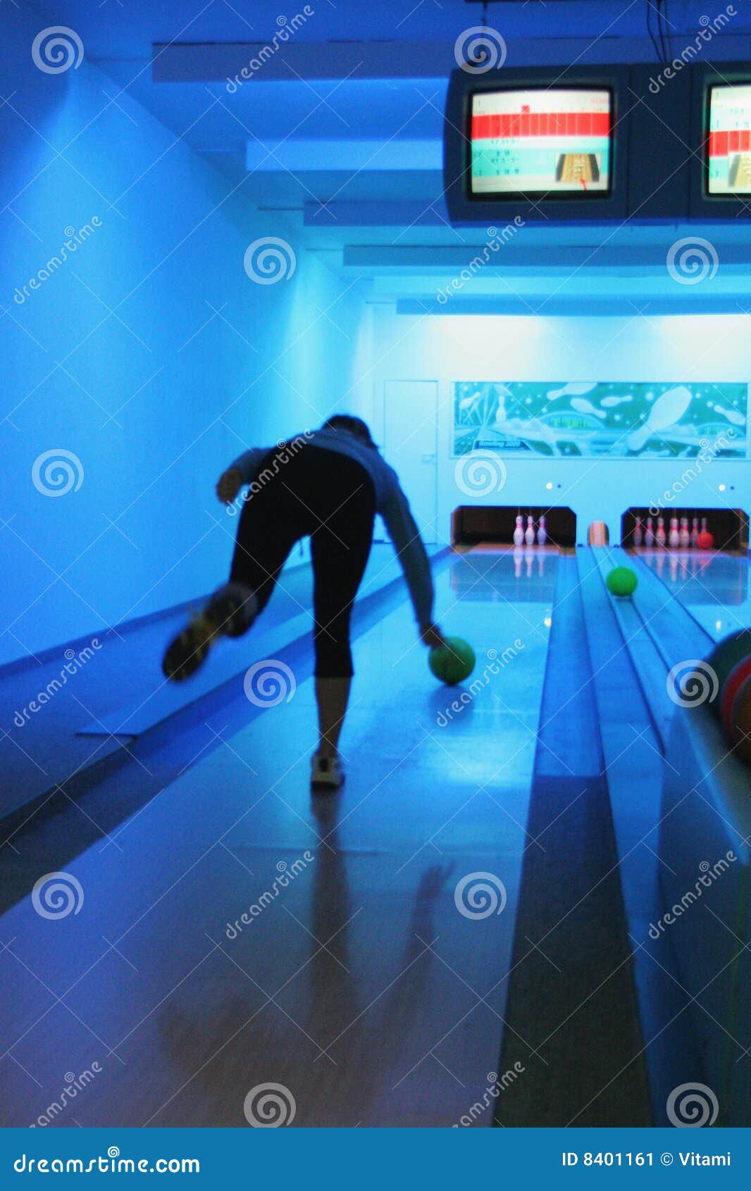 Bowling player stock image. Image of blue, ball, woman - 8401161