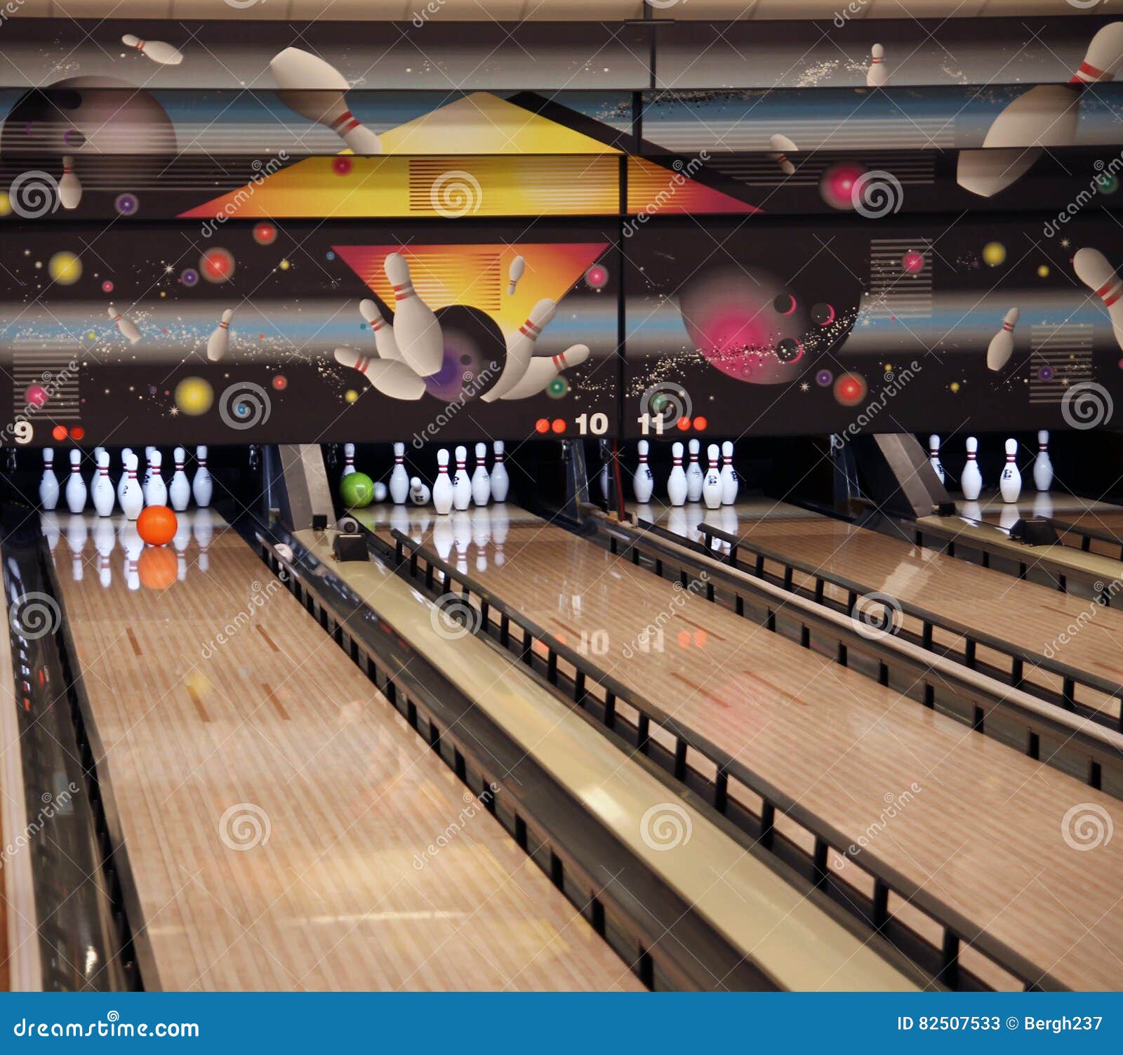Bowlinghall. editorial stock photo. Image of skittles - 82507533