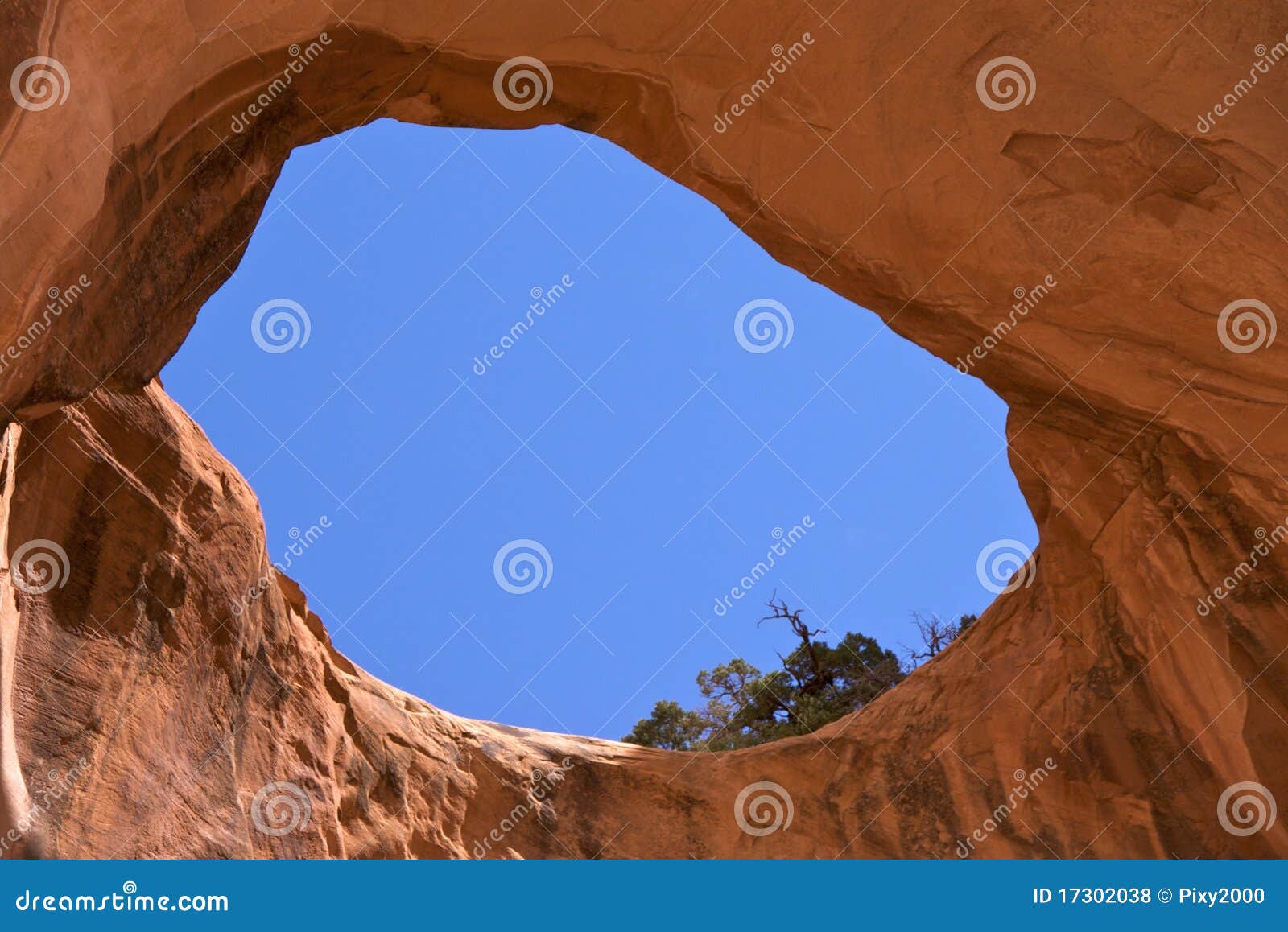 Bowtie Arch (near Corona Arch) Stock Photo - Image of bowtie, entrada ...