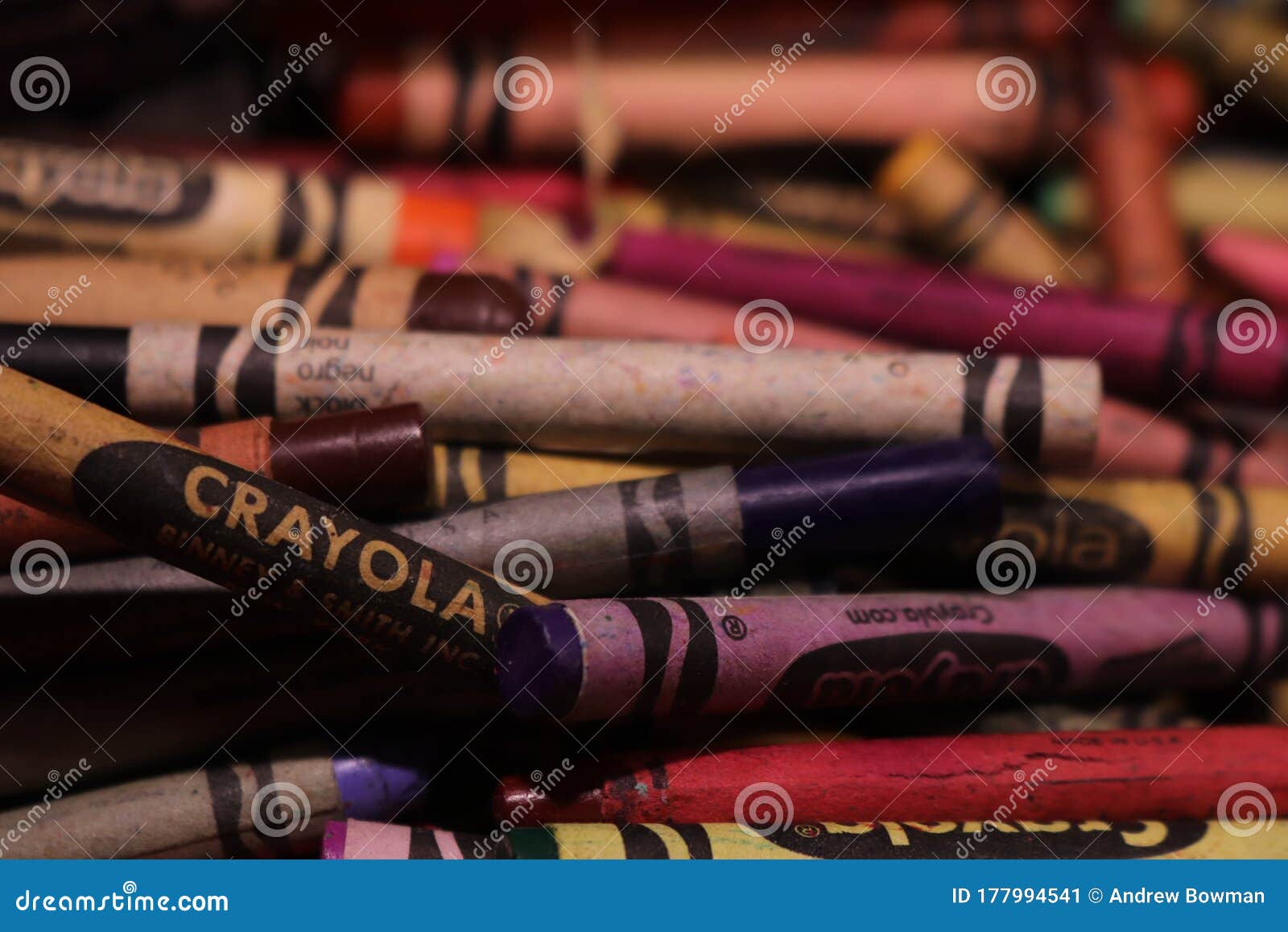A Box of 64 Crayola Crayons Editorial Photo - Image of gold, coloured ...