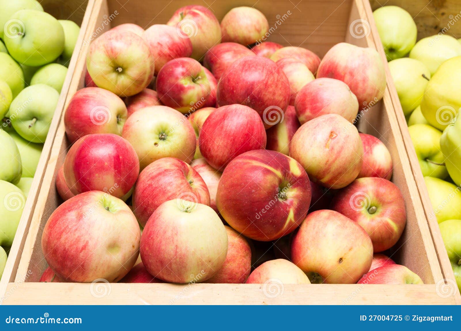 Box of Fresh Apples on Display Stock Image - Image of nature ...
